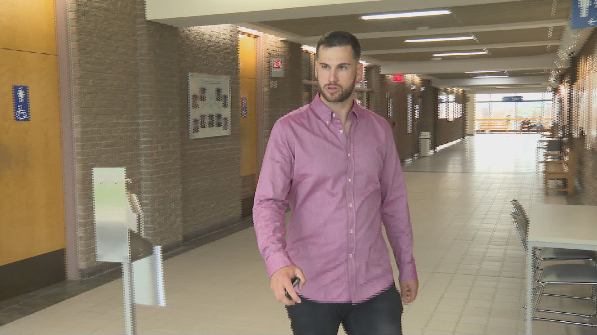 Coup de tête au visage d’une ex-conjointe: Darko Blazevic plaide coupable | TVA Nouvelles