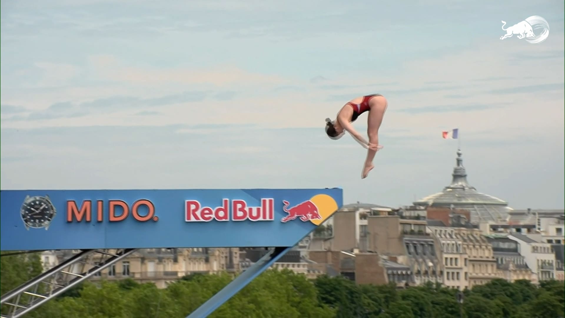 «Une étoile montante du plongeon de haut vol»: une jeune Québécoise s'illustre | TVA Nouvelles