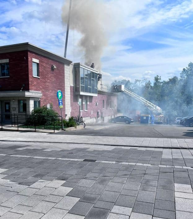 Saint-Eustache: un bâtiment municipal est la proie des flammes | TVA ...