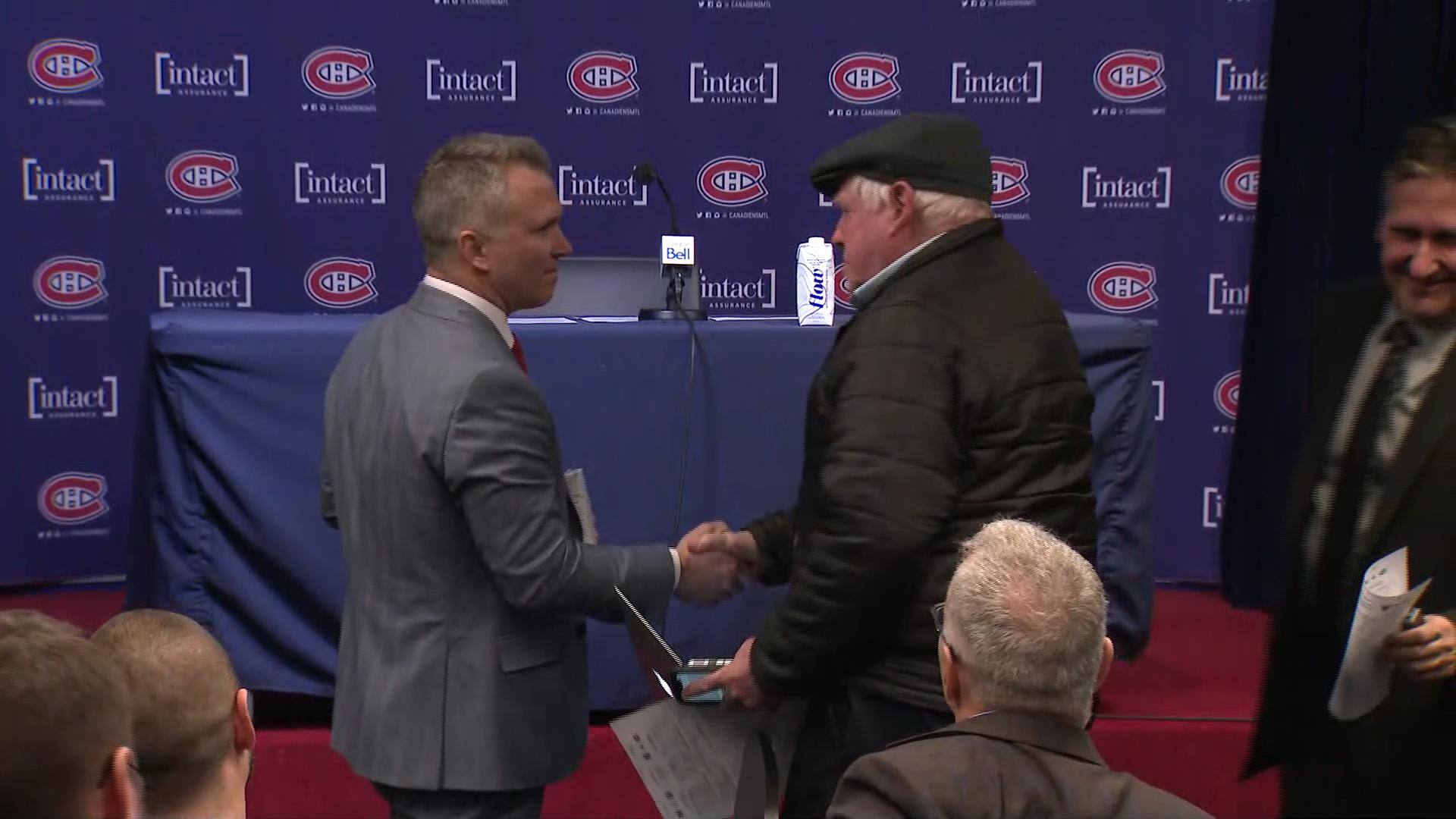 Martin St-Louis rend hommage à un vénérable journaliste - TVA Sports