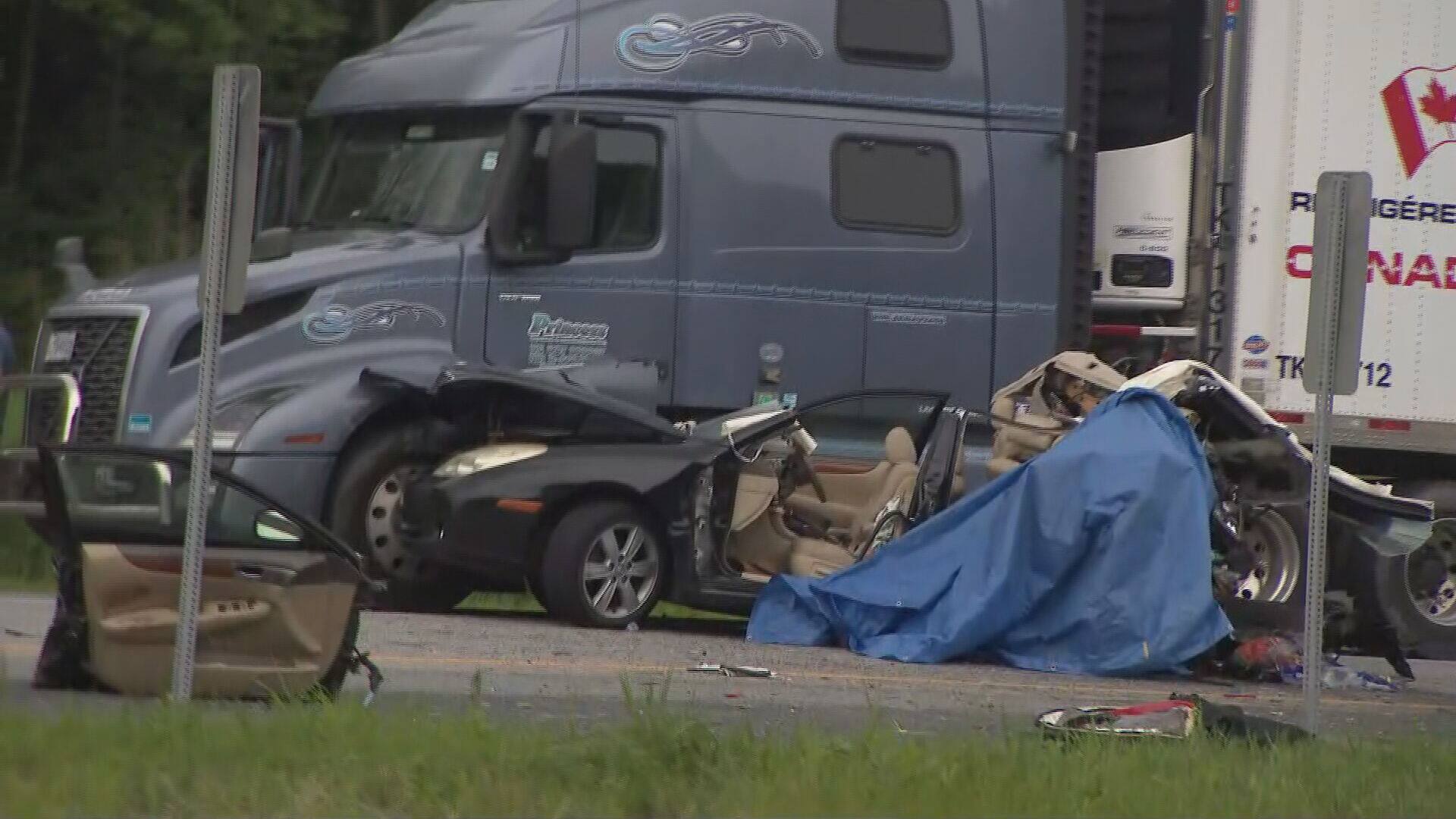 EN IMAGES | Un autre accident à l’origine de la collision majeure sur l ...
