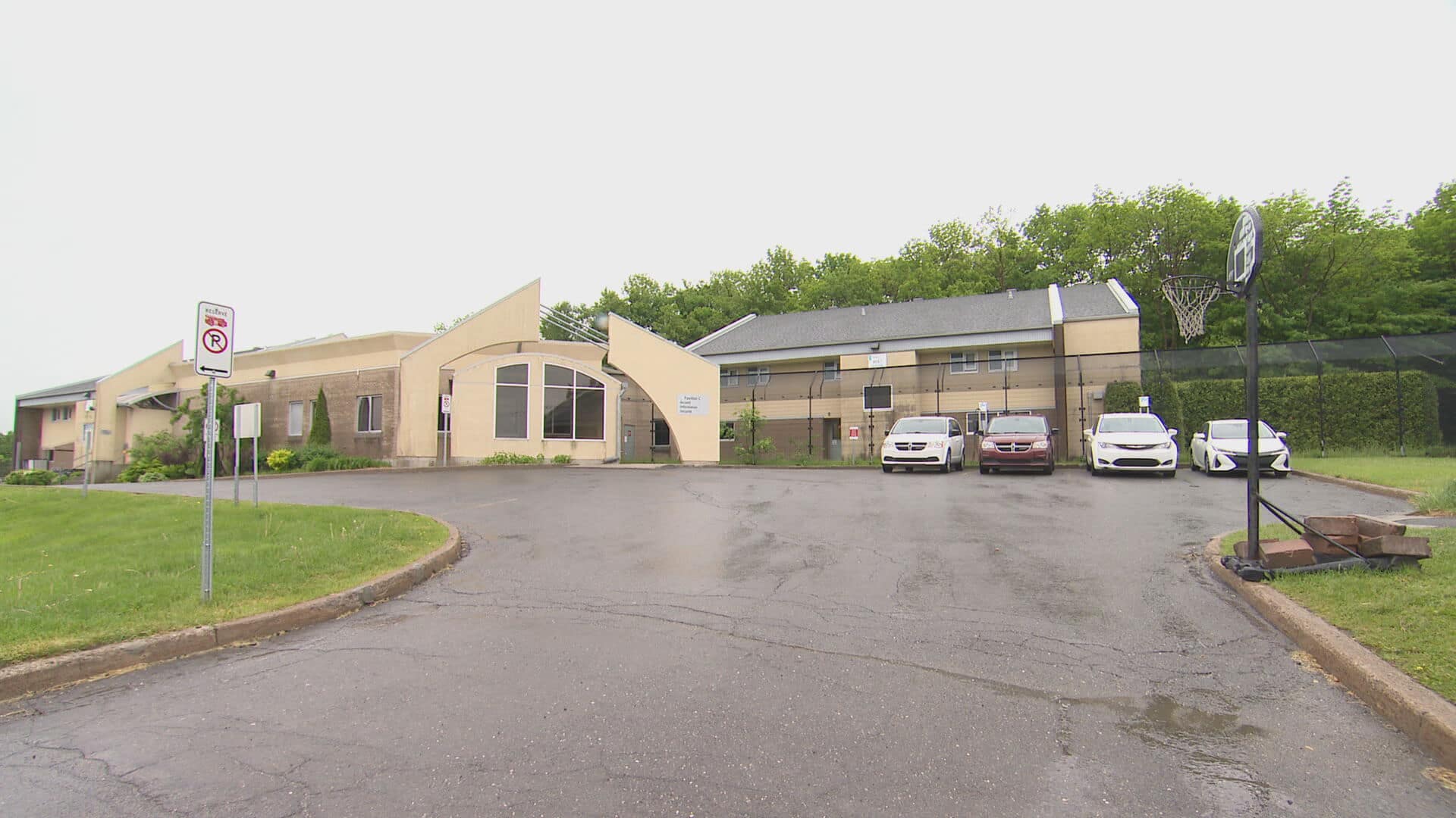 Des jeunes isolés 15 heures par jour dans un centre jeunesse de Lévis | JDQ