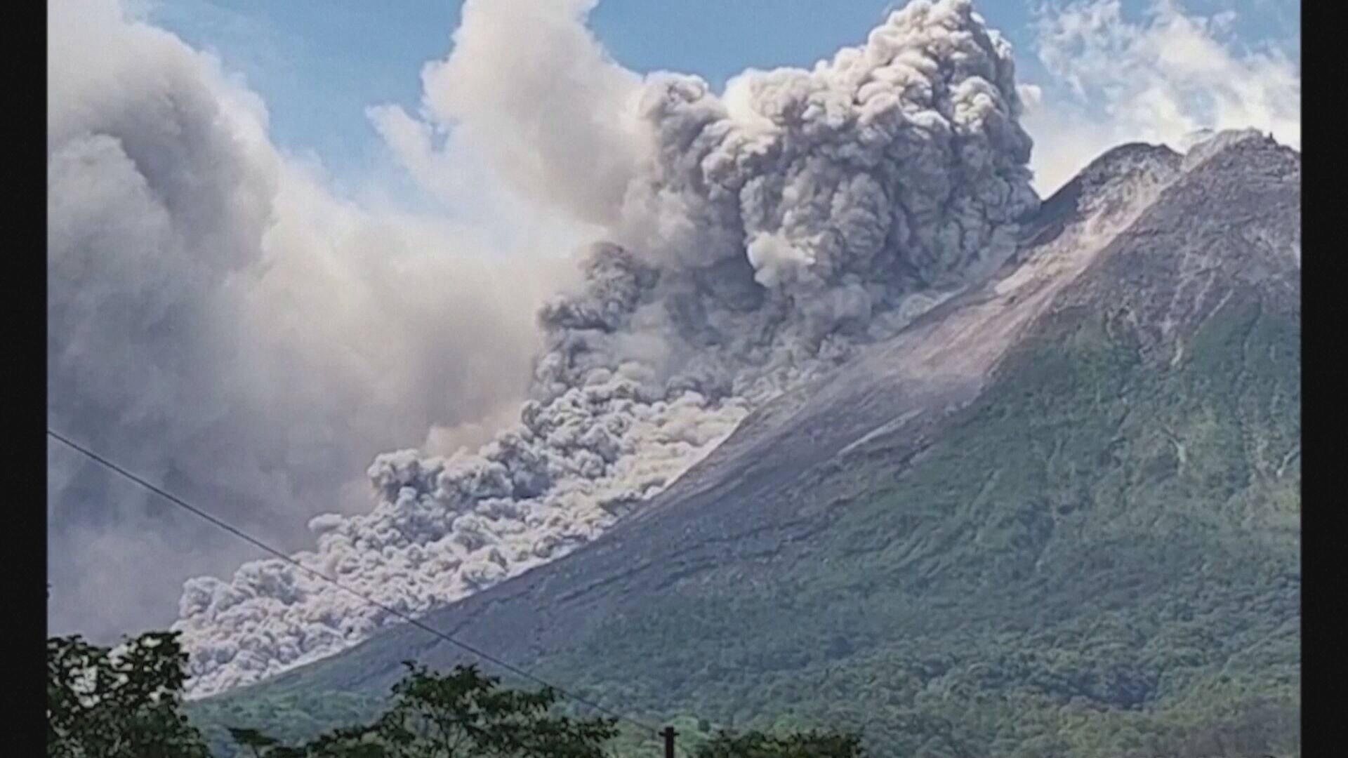 EN VIDÉO | Des villages recouverts de cendres après une éruption du ...