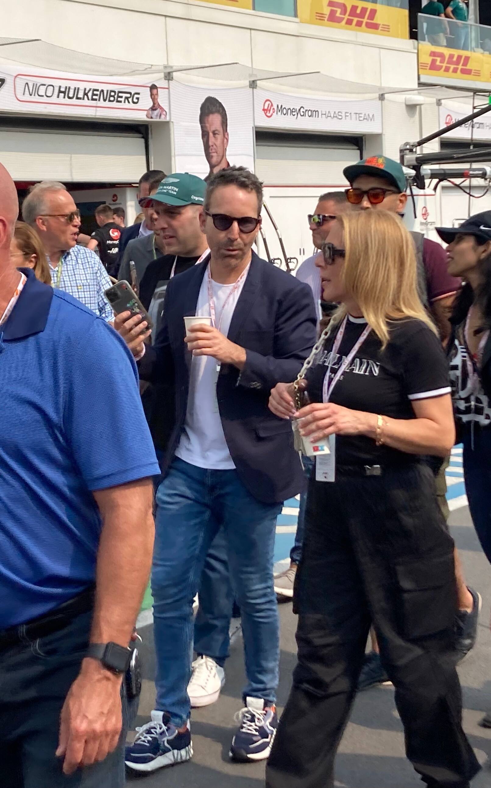 Éric Salvail fait une très rare sortie publique au Grand Prix du Canada ...