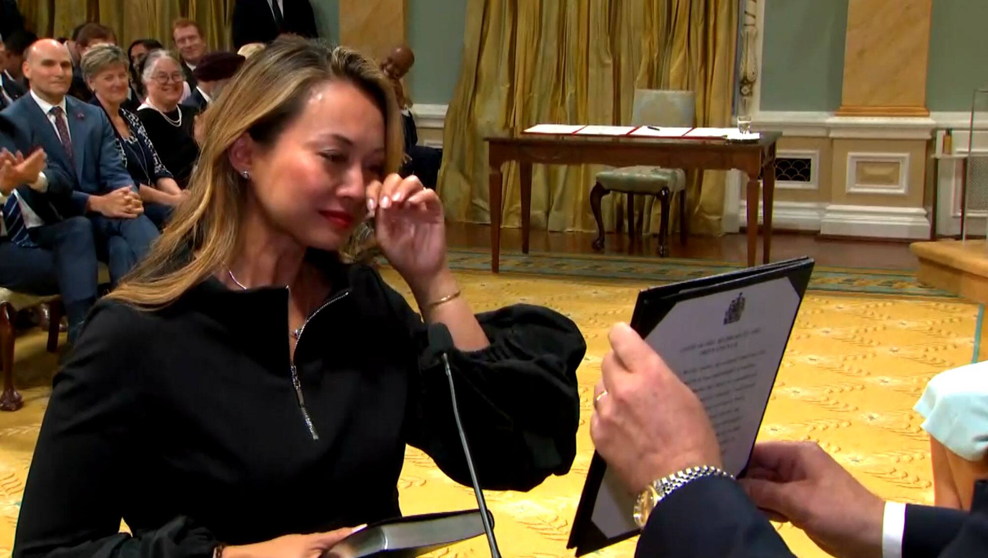 À VOIR | Rechie Valdez fond en larmes et vole la vedette lors de son ...