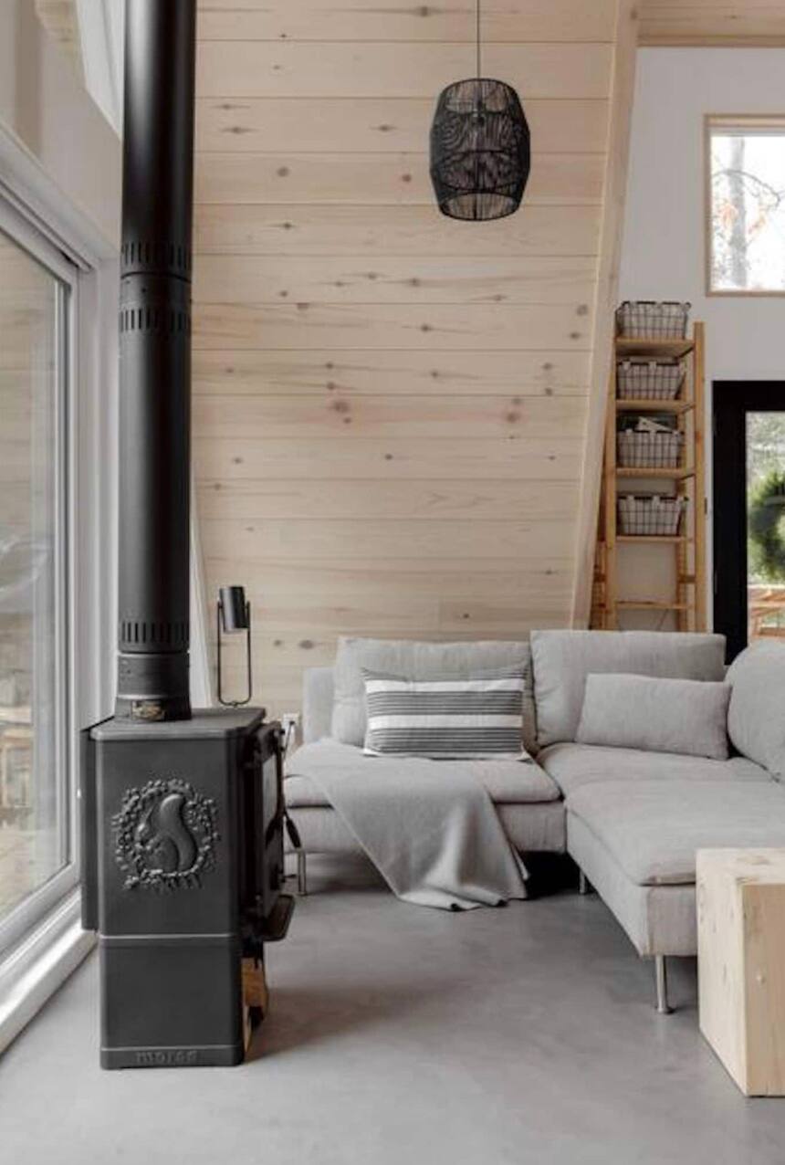 Un chalet en A à l’intérieur minimaliste avec spa, à louer à Ladysmith ...