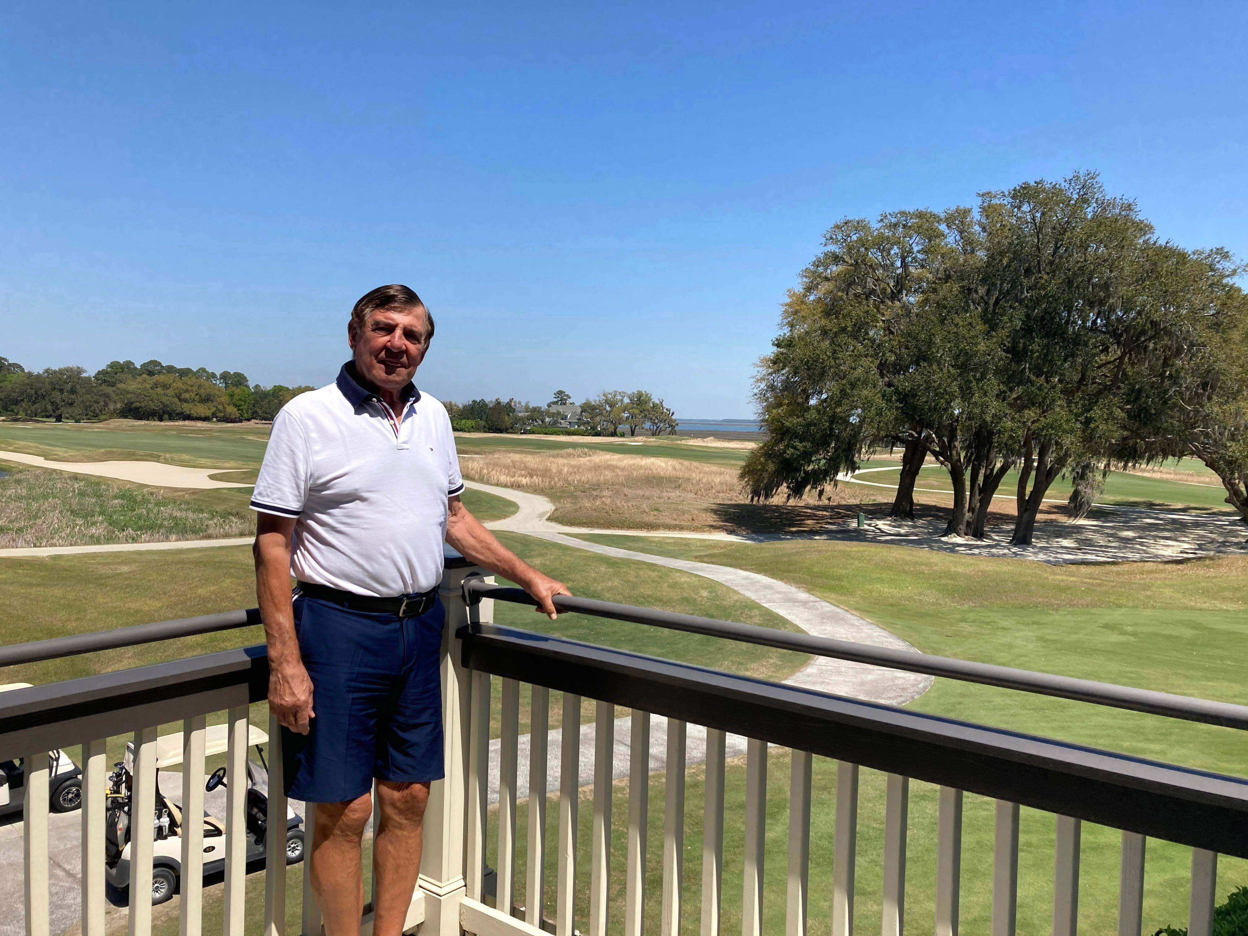 «On ne discute plus de politique»: Serge Savard évite le sujet avec ses ...