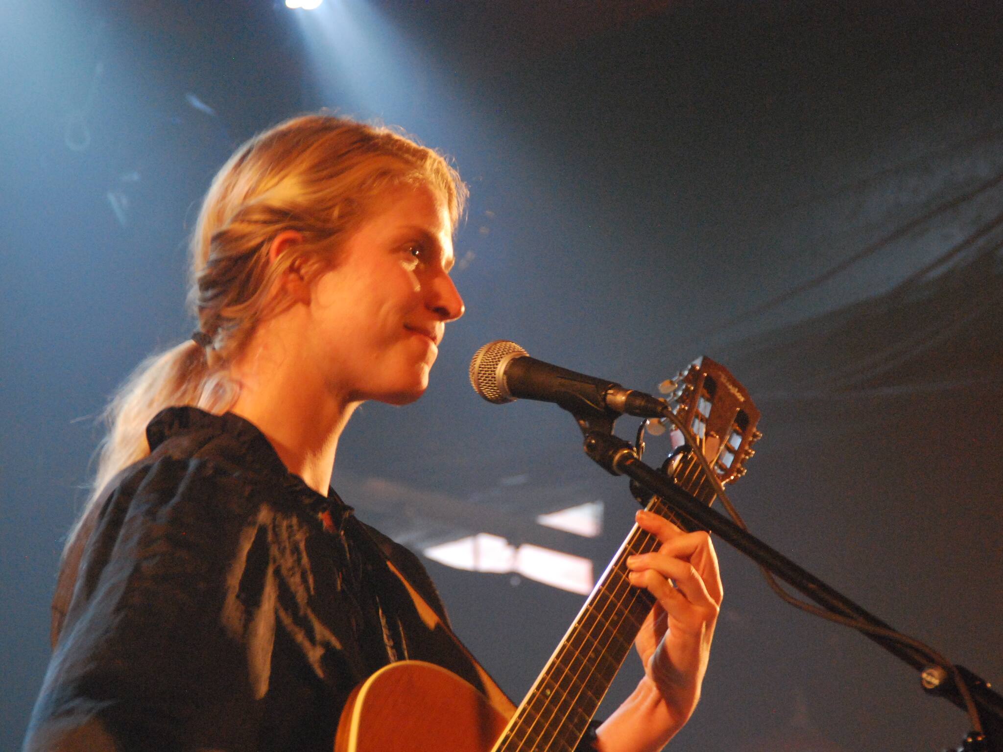 Festival de la chanson de Tadoussac: la chanteuse Ariane Roy énergique ...