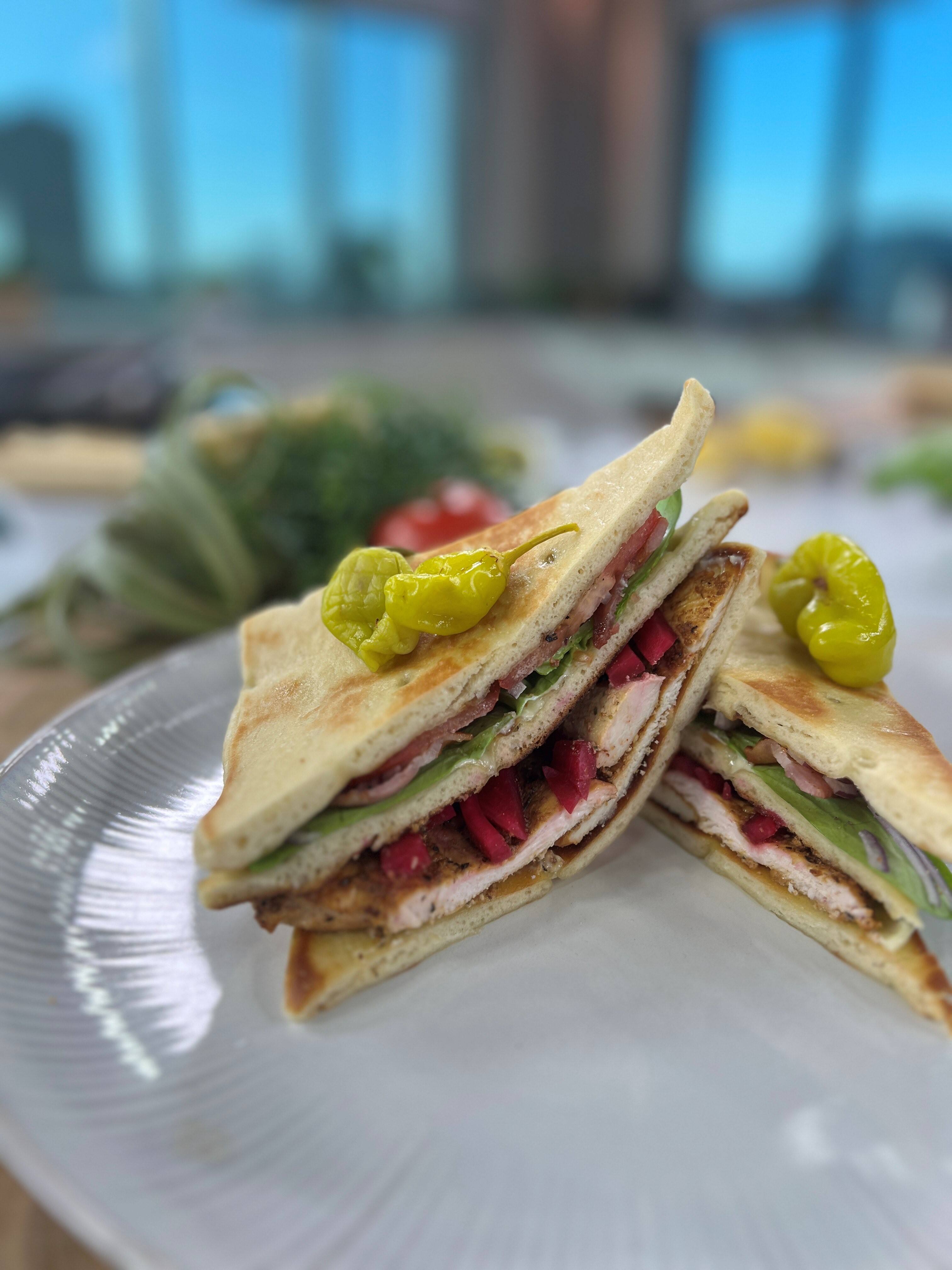 CUISINE | Shish Taouk style club sandwich | Salut Bonjour