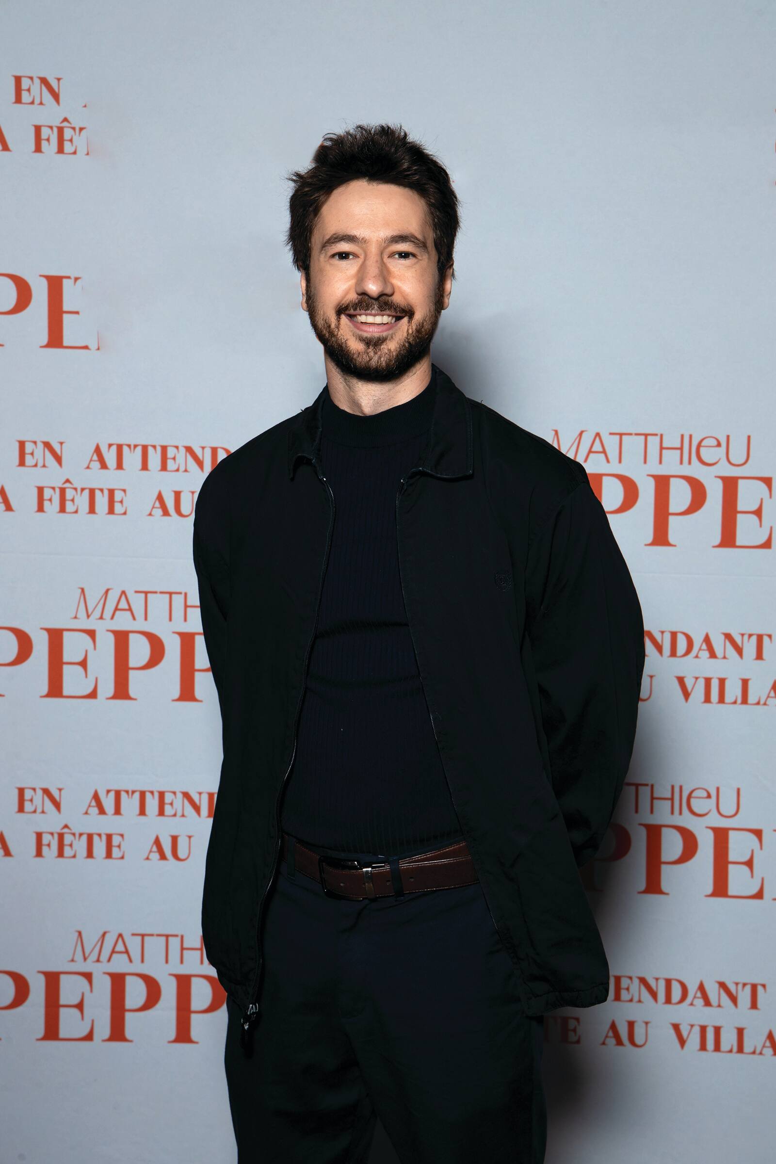 Simon Pigeon de 5e rang se réjouit de la fin que les auteurs ont écrite ...