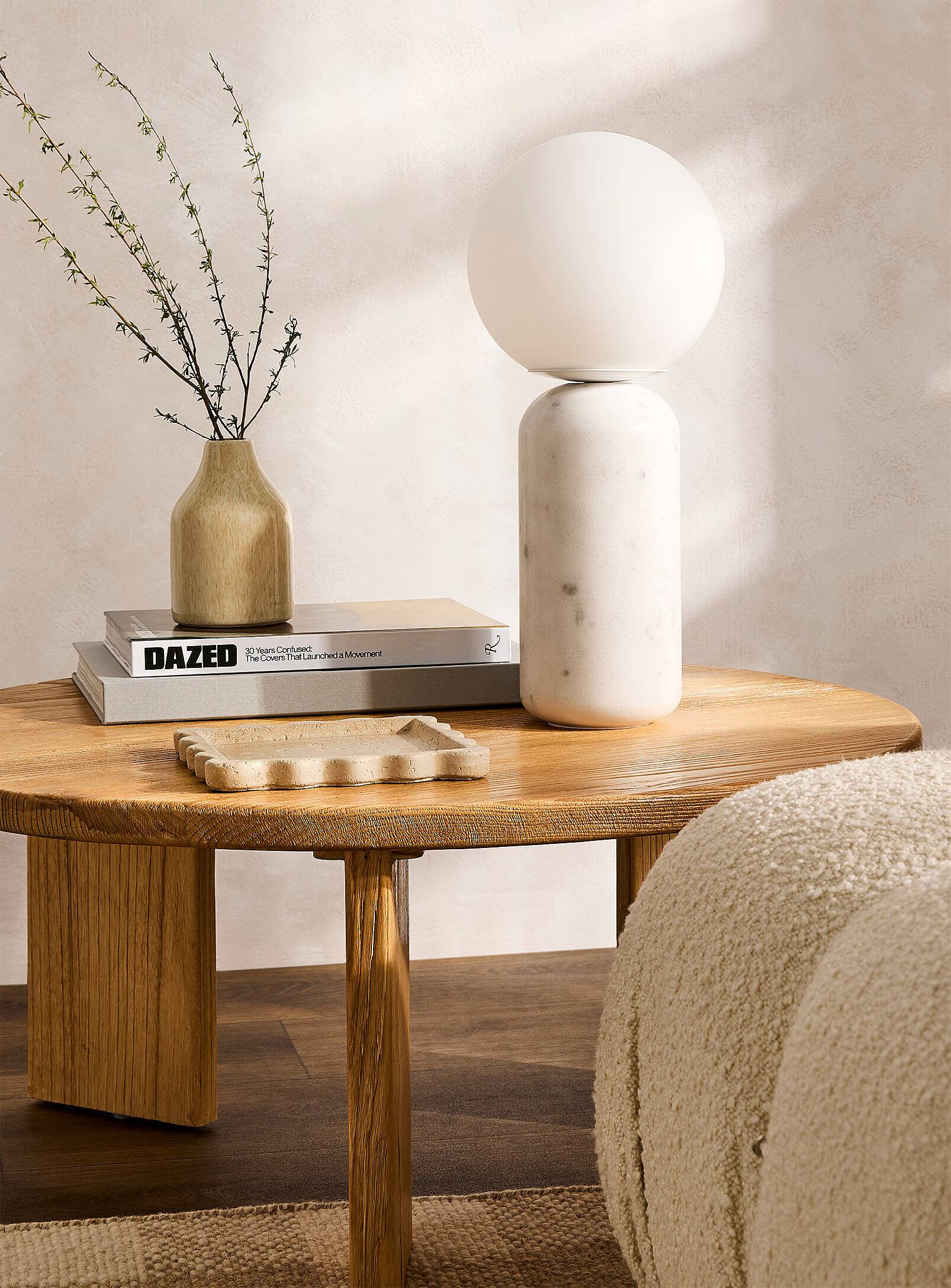 L'art du blanc: comment adopter la couleur Pantone 2026 dans votre ...