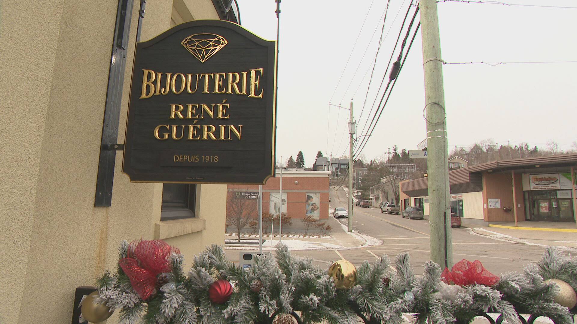 «Toute bonne chose a une fin»: une bijouterie ferme ses portes après ...