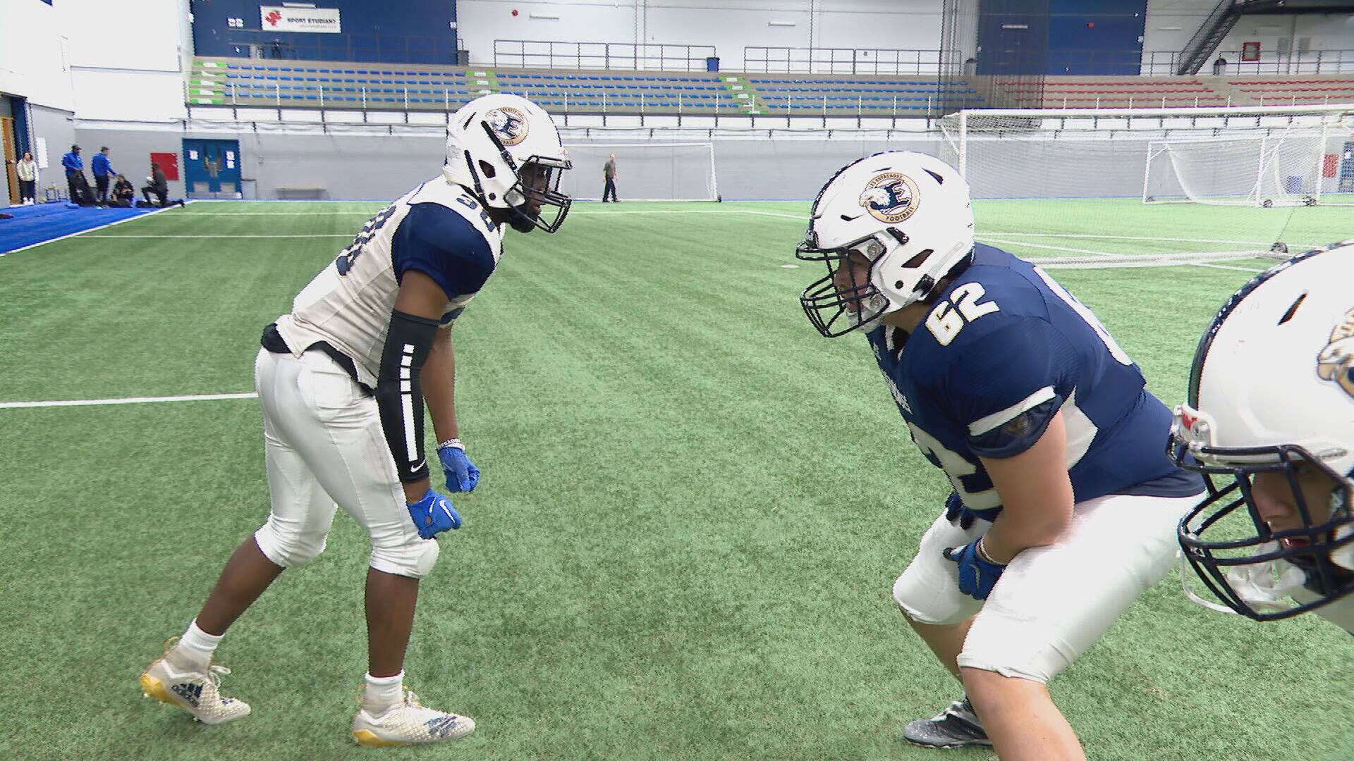 Un jeune joueur de football avec 300 lb de potentiel | JDM