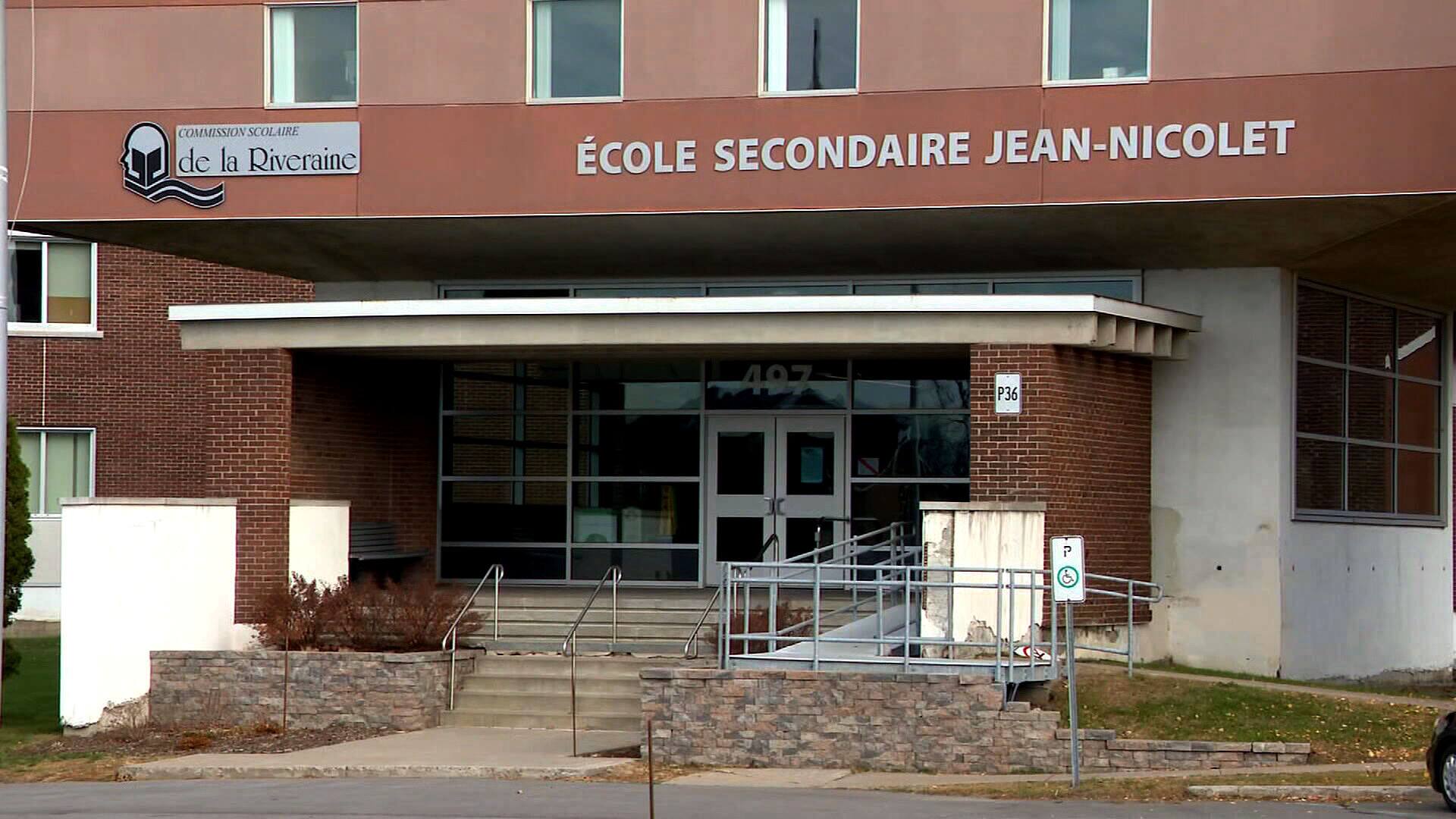 Un surveillant de 21 ans accusé d'agression sexuelle sur une mineure ...