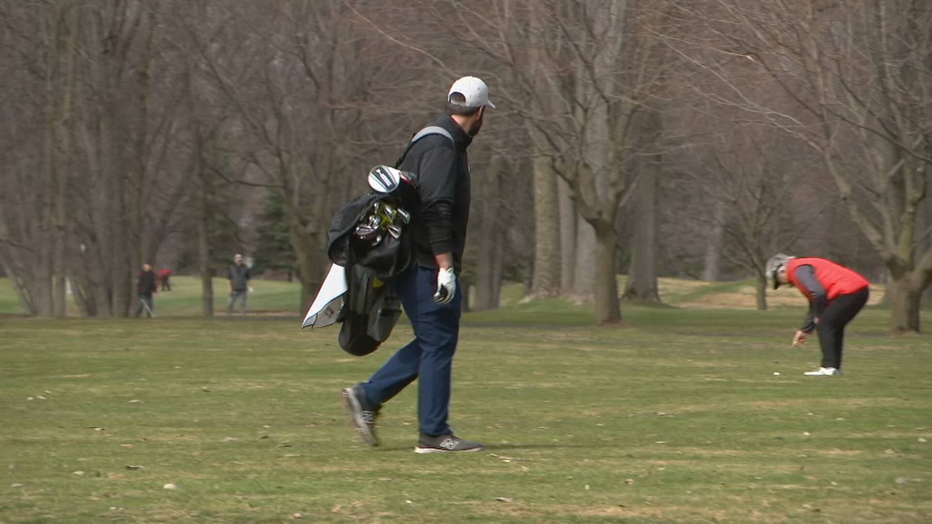 Ouverture hâtive des terrains de golf : sans masque et avec le sourire ...