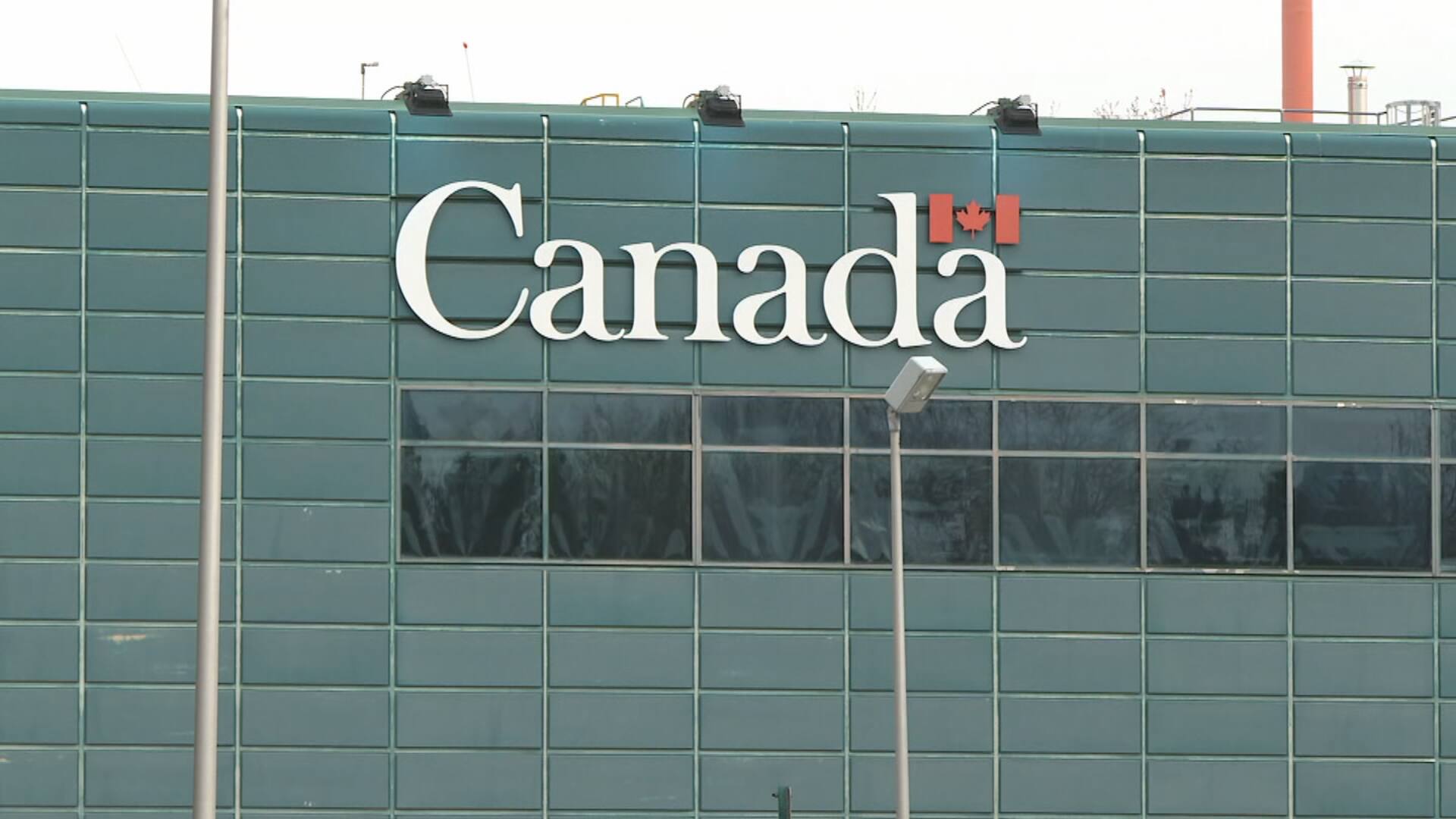 Jusqu'à 300 nouveaux fonctionnaires au Centre fiscal de Shawinigan ...