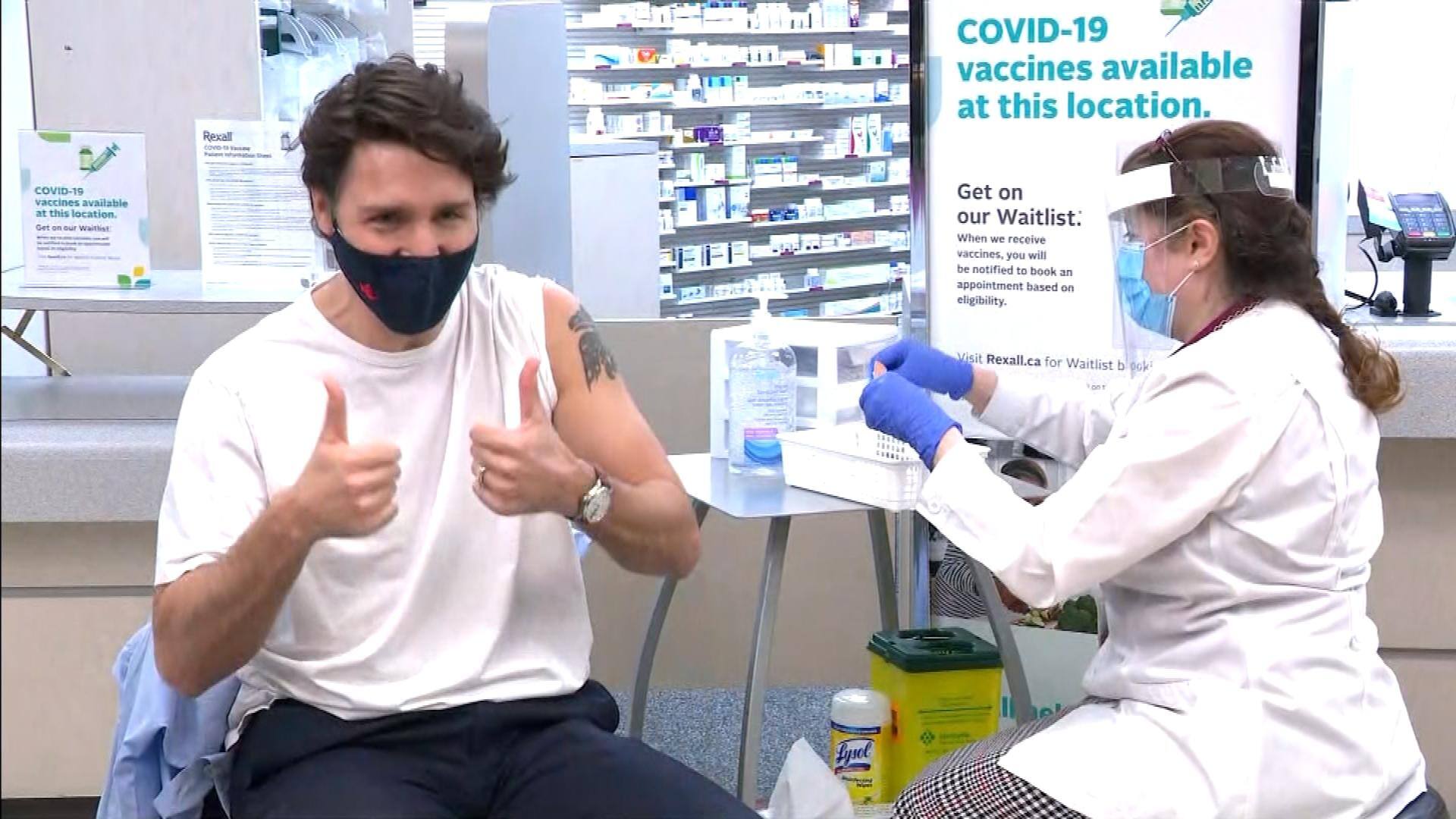 COVID-19: Justin Trudeau reçoit sa première dose du vaccin | JDM