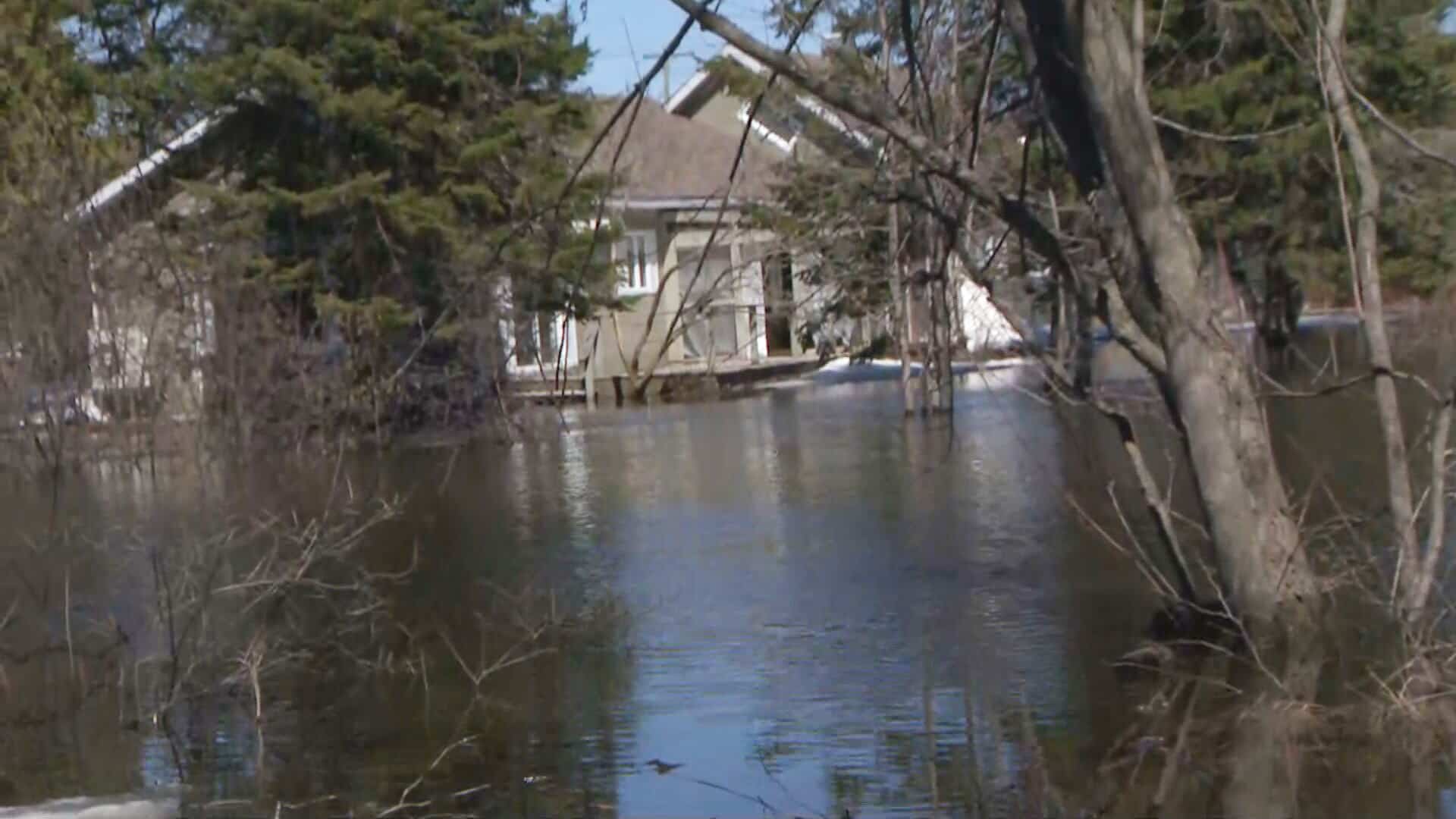 Lac Maskinongé: une dizaine de maisons inondées et la pluie s'en vient ...