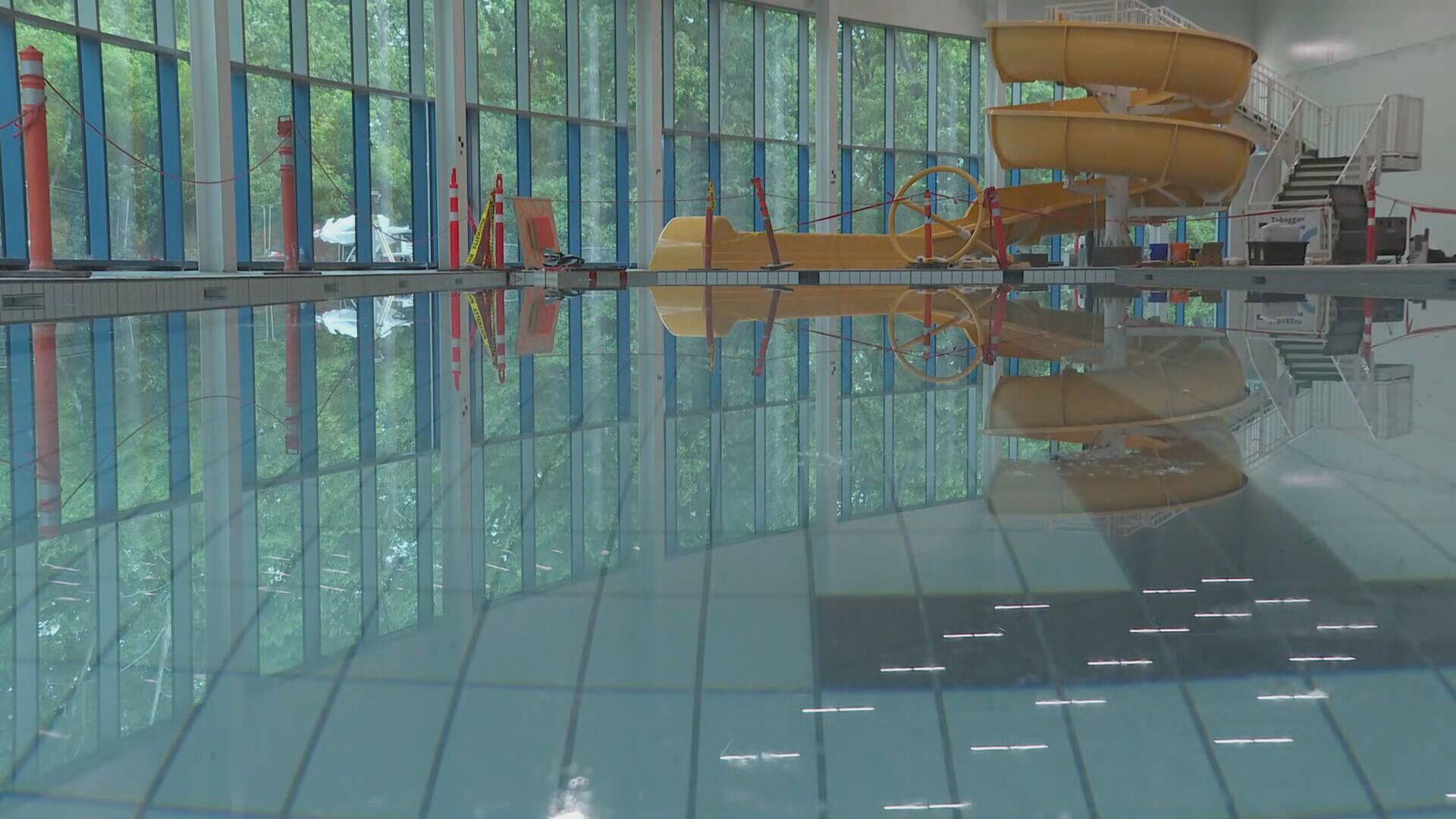 Visite du complexe aquatique de 125 M$ à Laval | TVA Nouvelles