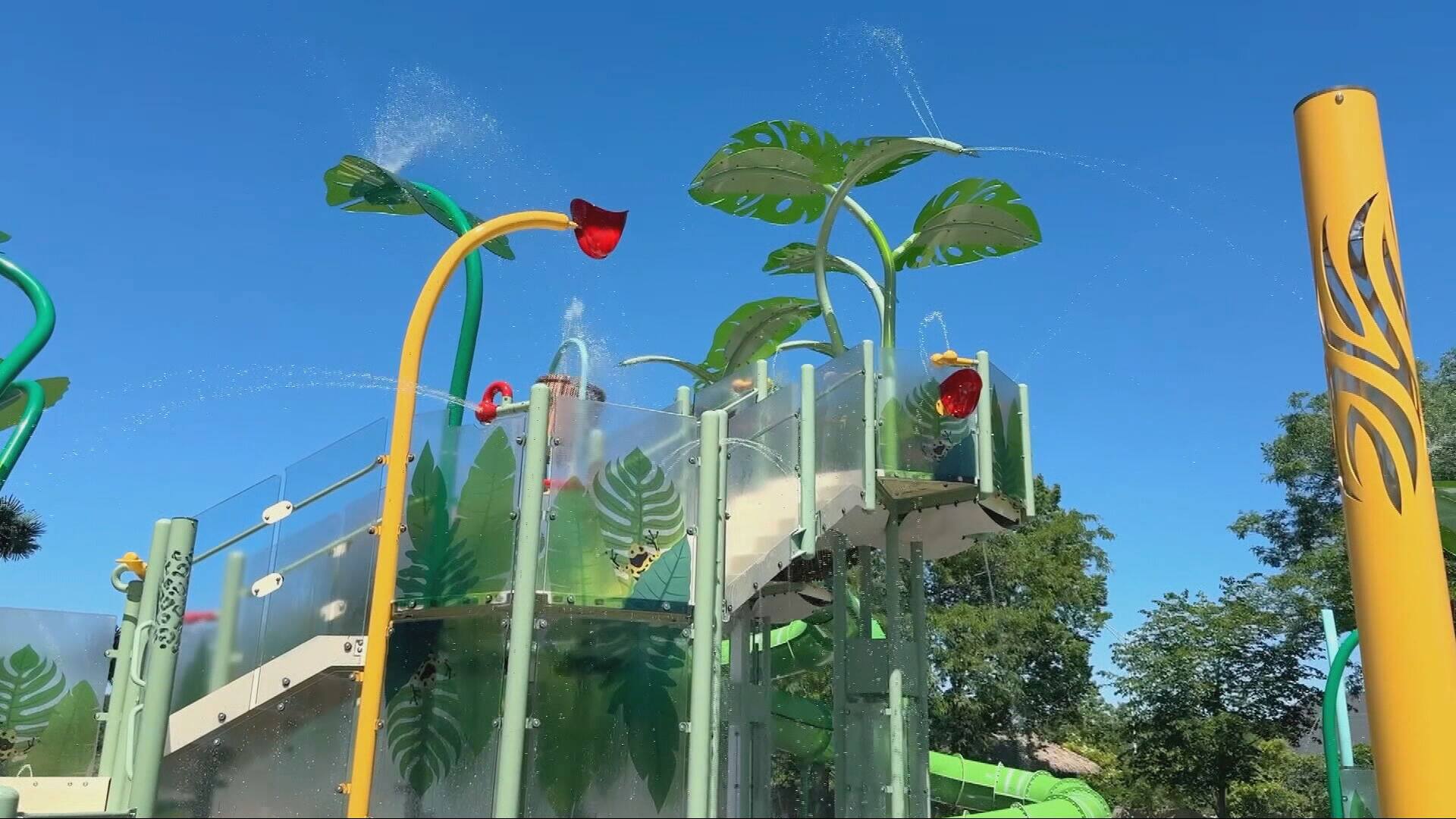 EN IMAGES | Le plus grand module aquatique au Québec inauguré au Zoo de ...