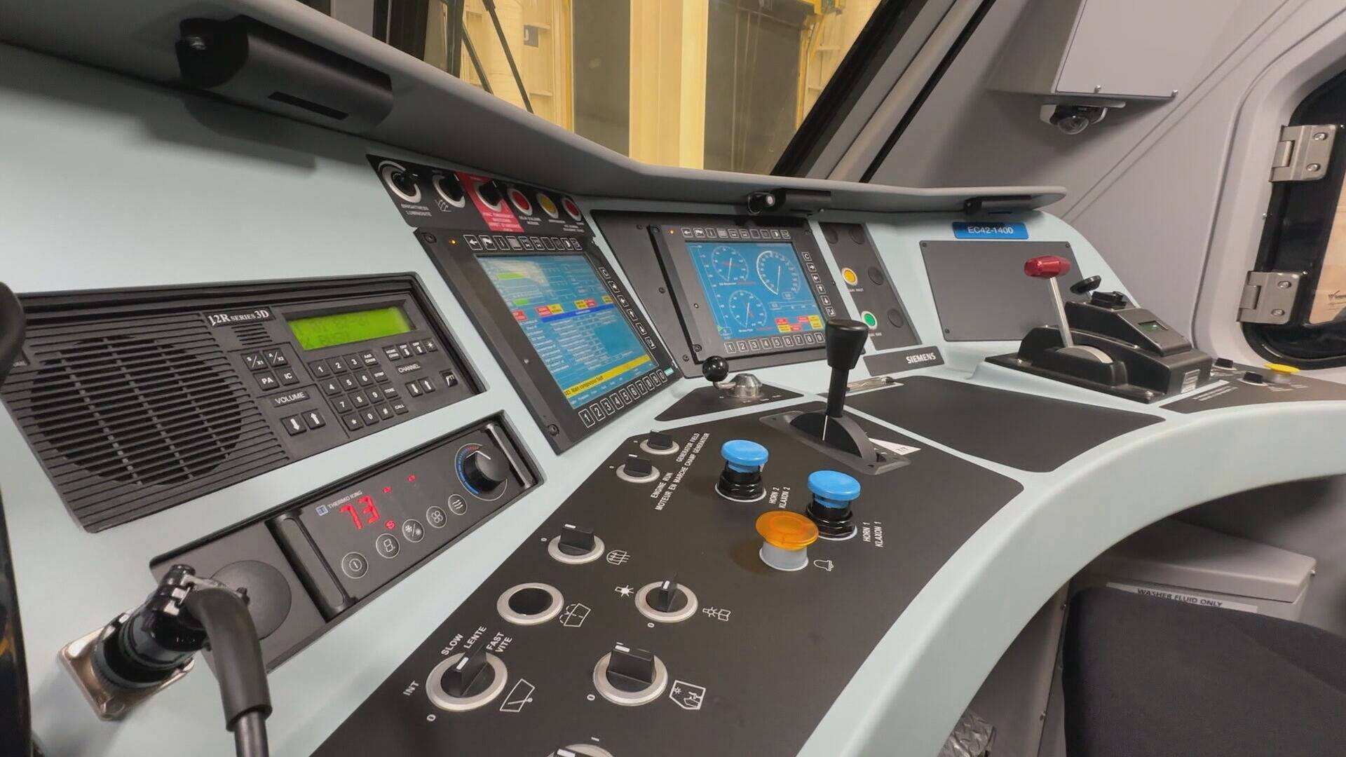 EN IMAGES | Une locomotive de 13 M$ dévoilée par EXO pour attirer de ...