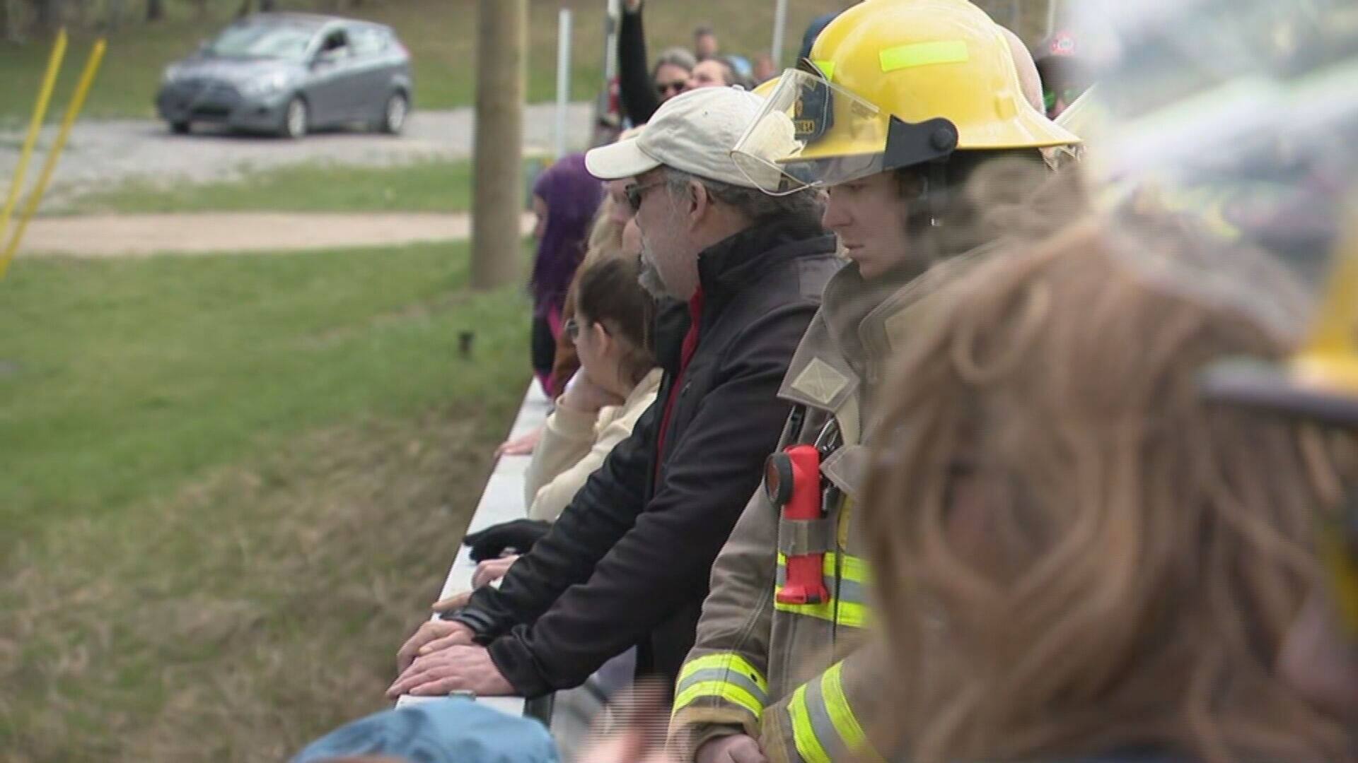 «C’étaient des héros»: hommage aux pompiers volontaires disparus | TVA ...