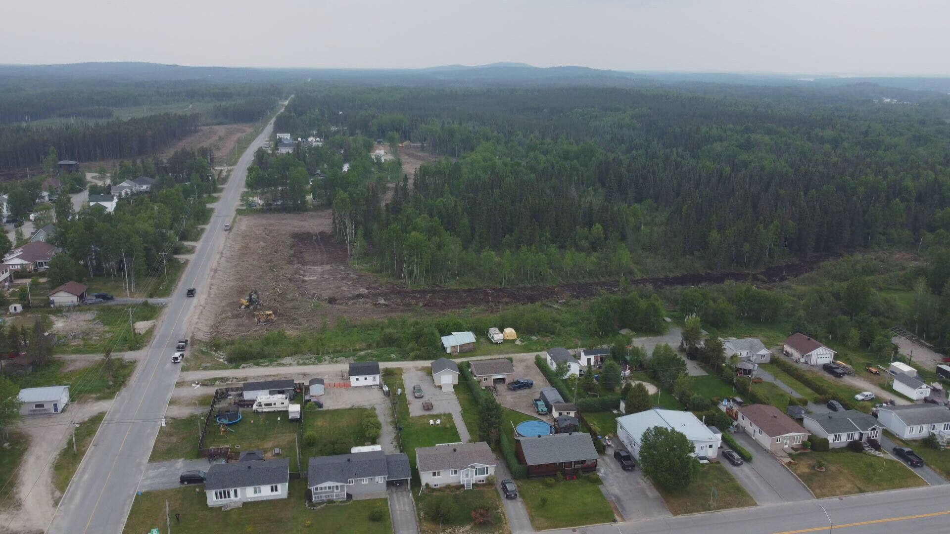 EN IMAGES | De gigantesques tranchées coupe-feu changent le paysage de ...