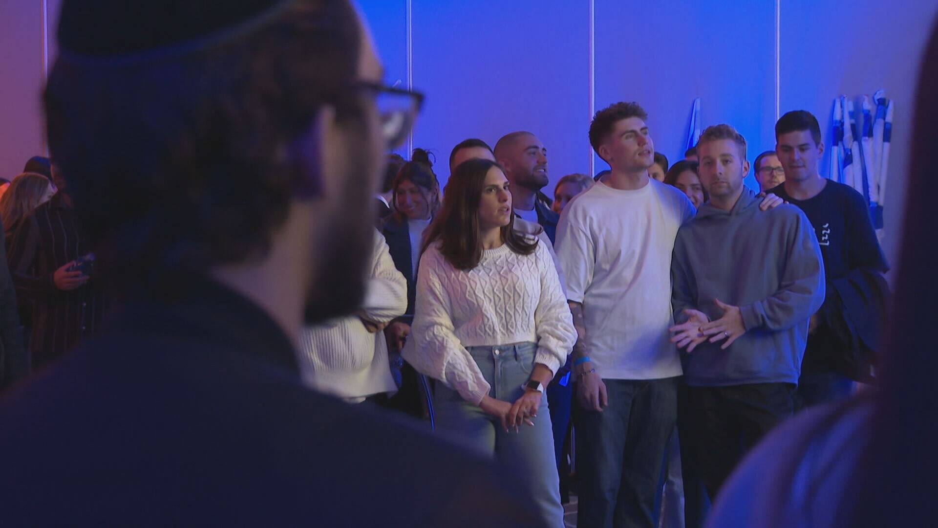 Cérémonie émouvante pour Alexandre Look à Montréal | TVA Nouvelles