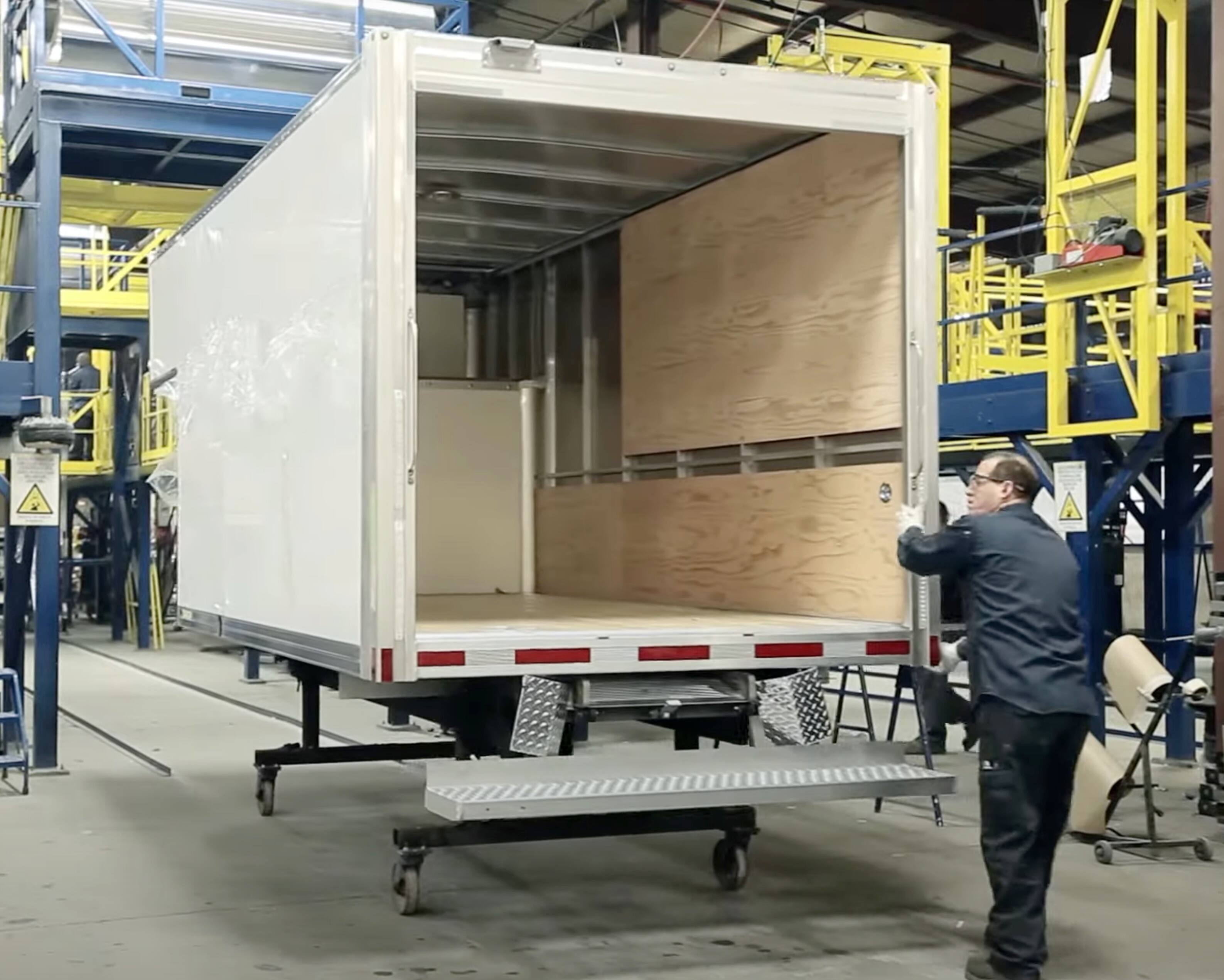 Fourgons Transit: il vend l’entreprise à succès fondée par sa mère à ...