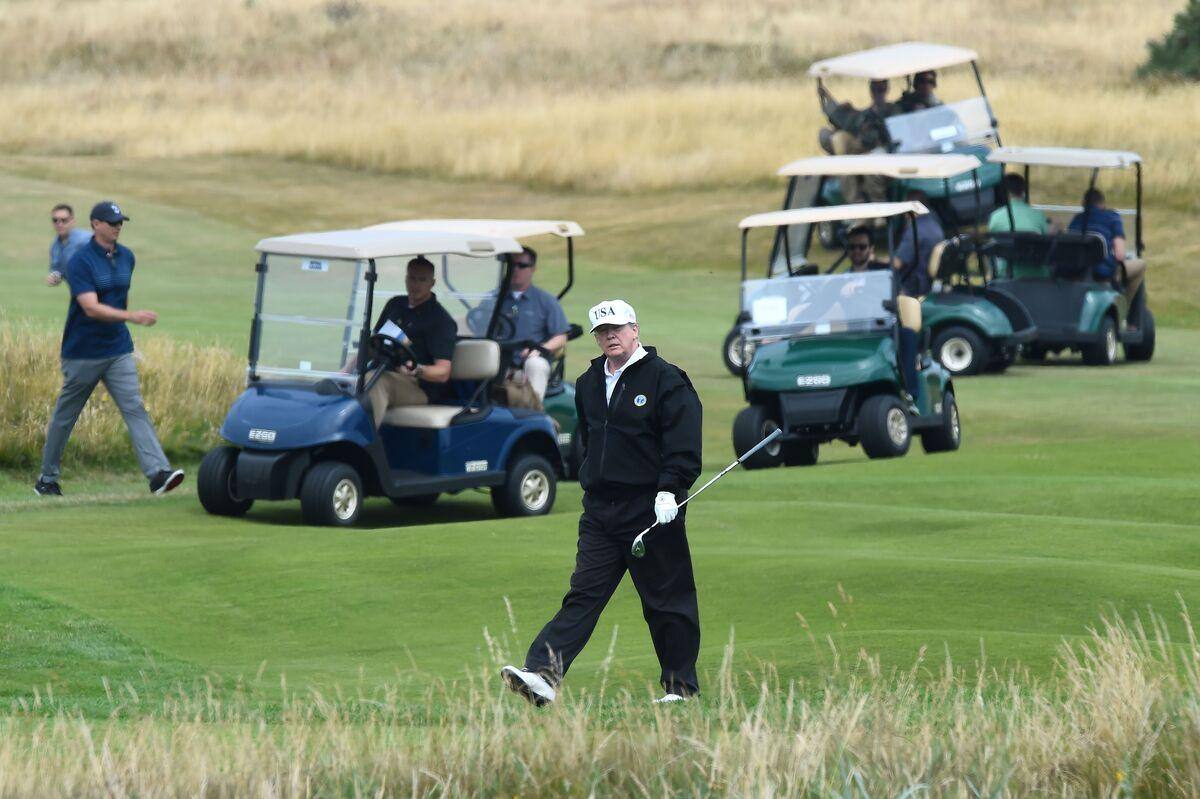 «Trump triche au golf»: Bloomberg se moque du président sur des ...