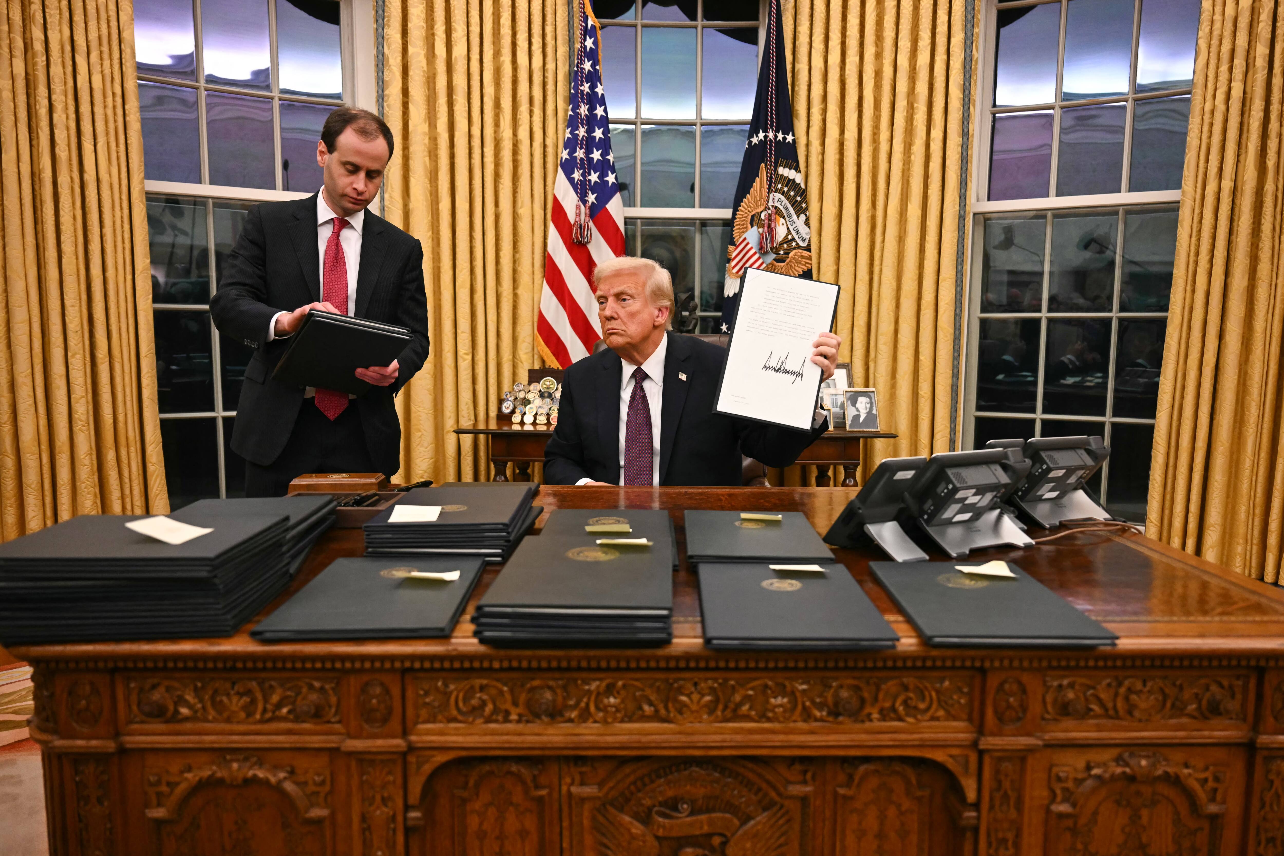 Voici la liste des décrets signés par Donald Trump après son ...