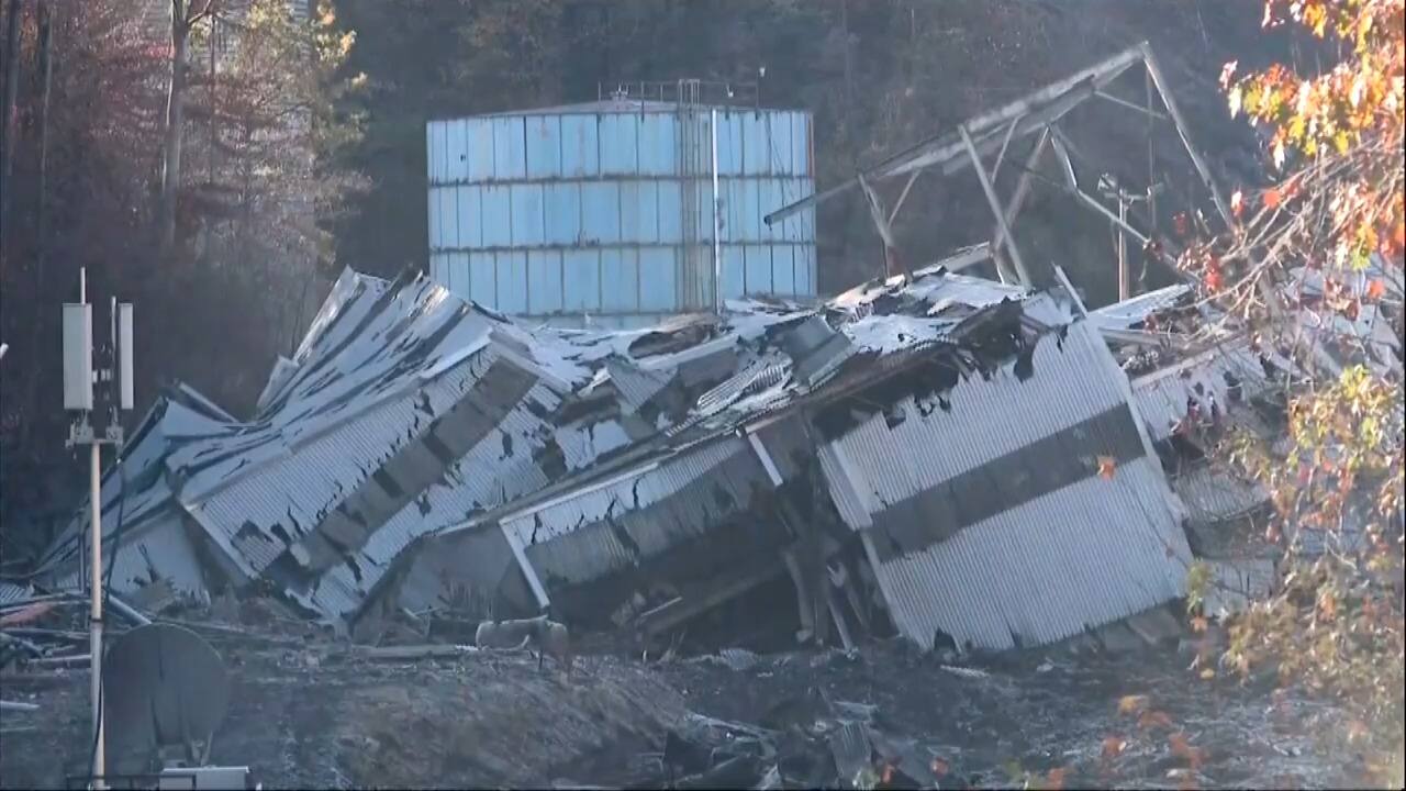[EN IMAGES] Deux morts dans l’effondrement d’un bâtiment de 11 étages ...