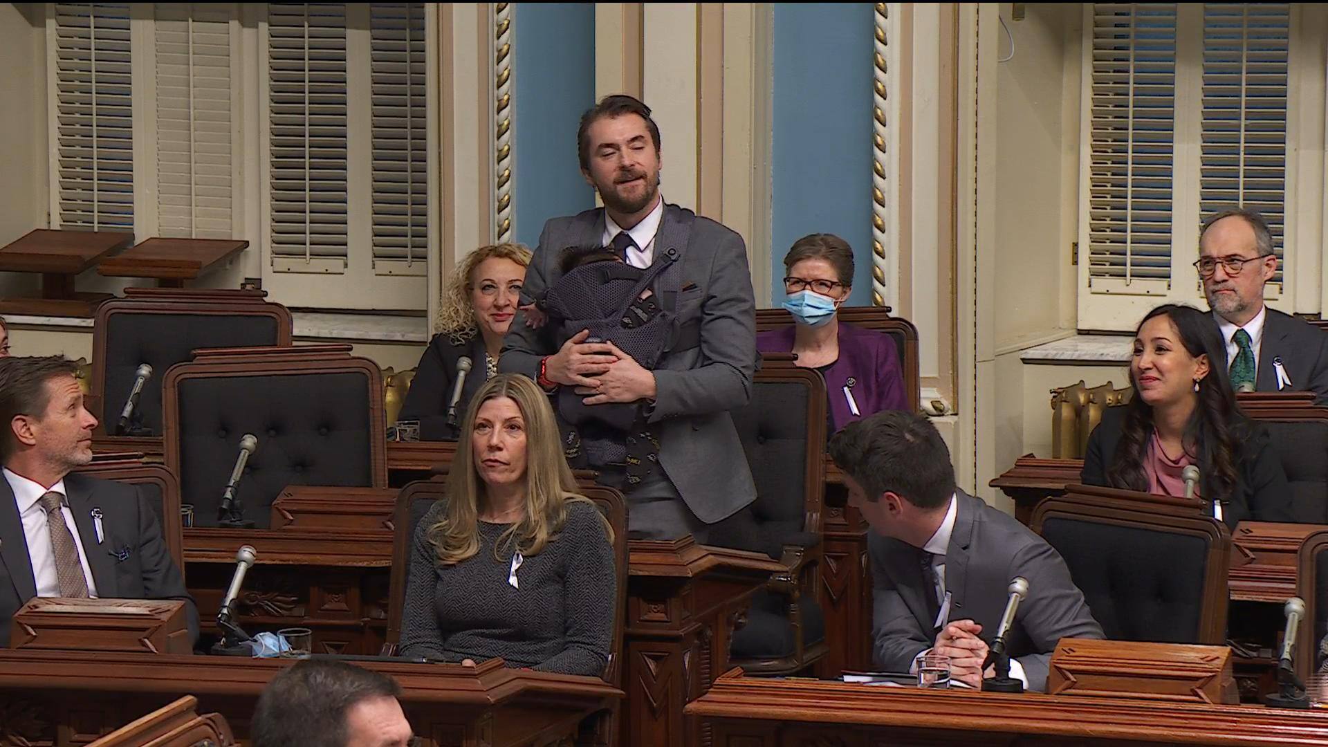 Papa et député : «c’est possible», dit Gregory Kelley | TVA Nouvelles