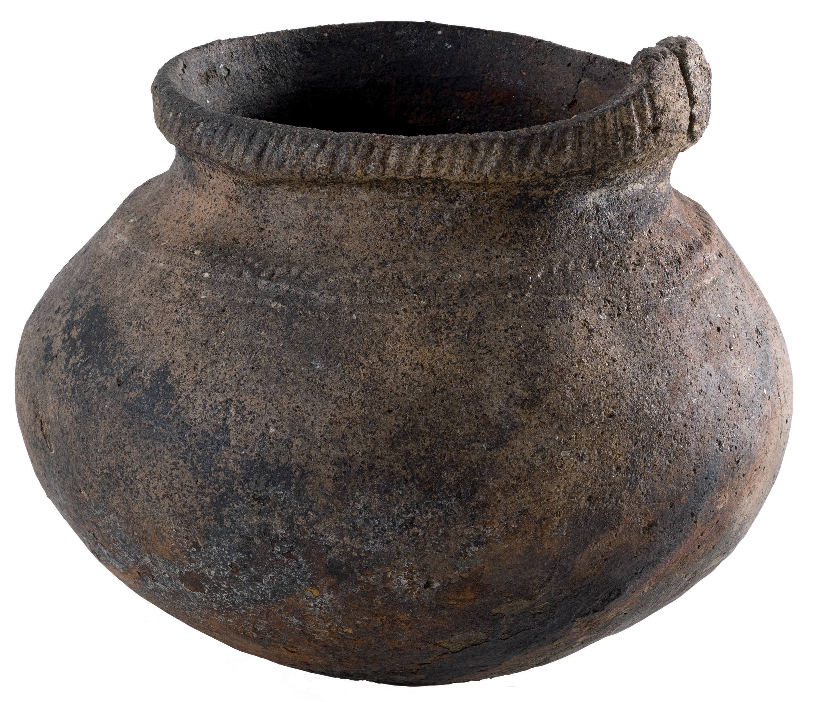 Voici l’histoire d’un vase de 500 ans retrouvé dans un lac des ...