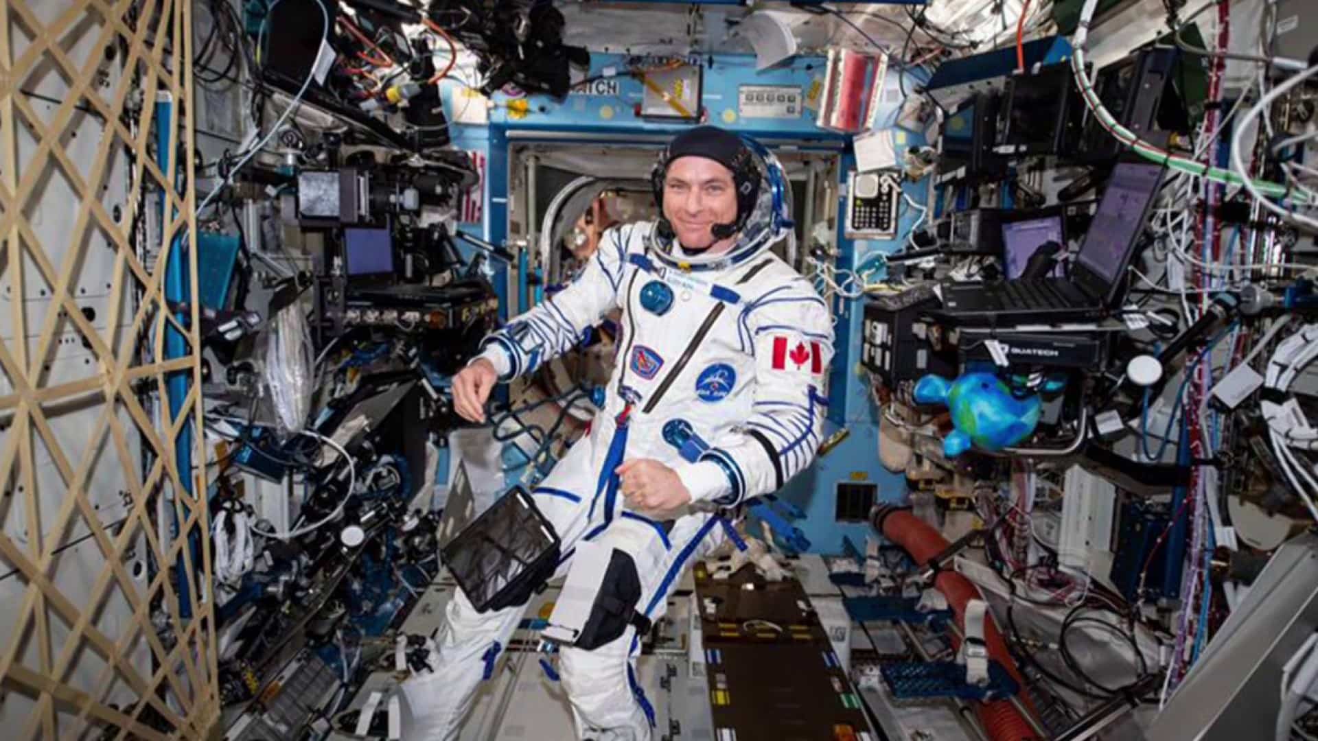 Initiatives pour les jeunes et les éducateurs avec l'Agence spatiale ...