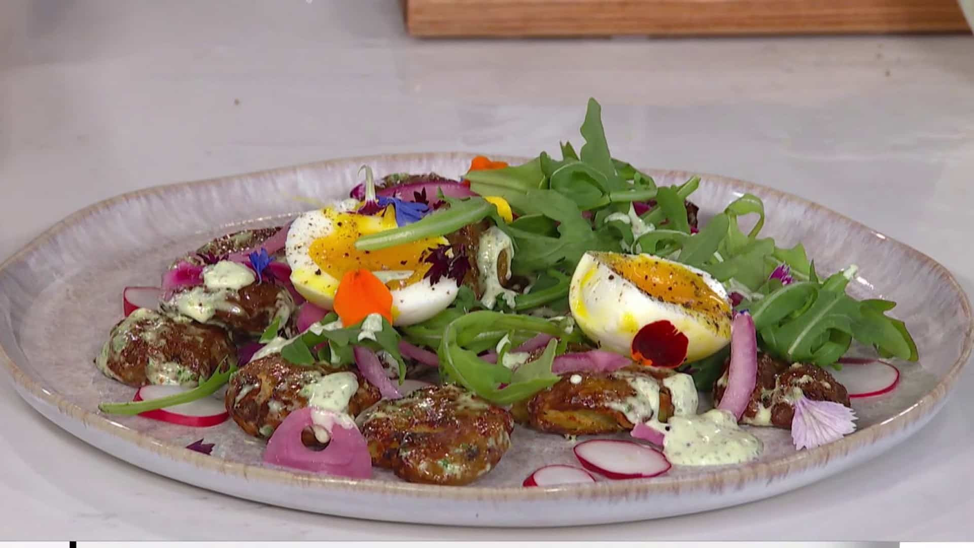 Salade tiède de grelots éclatés, mayonnaise à la roquette et oignons ...