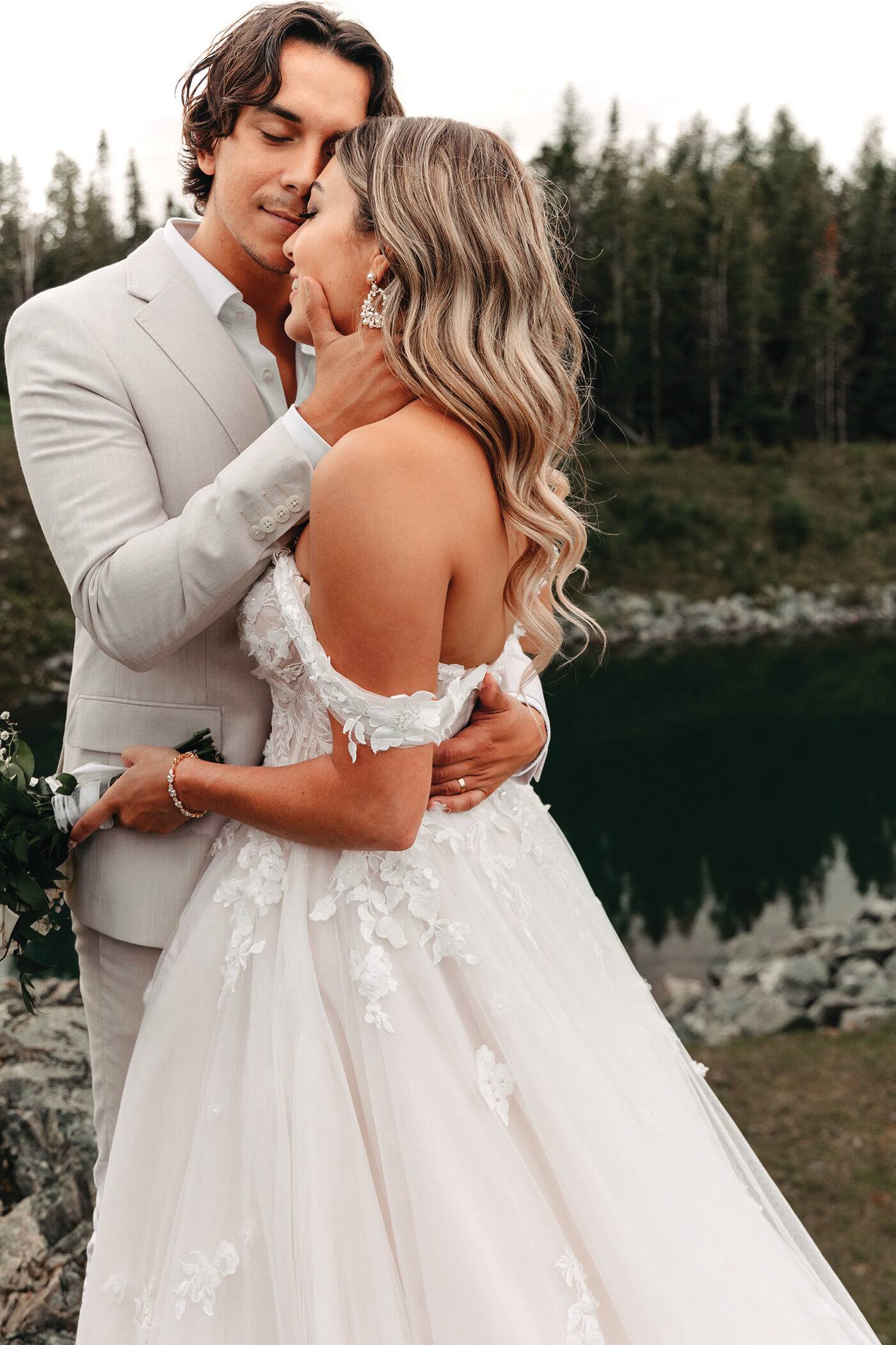 William Cloutier et sa femme n'ont pas de voyage de noces prévu à court ...