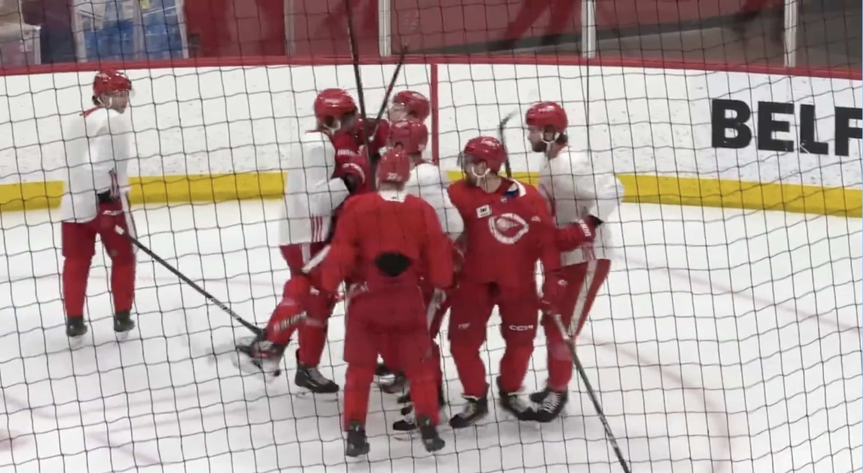 À VOIR: Chiarot et Raymond en viennent aux coups à l’entraînement des ...