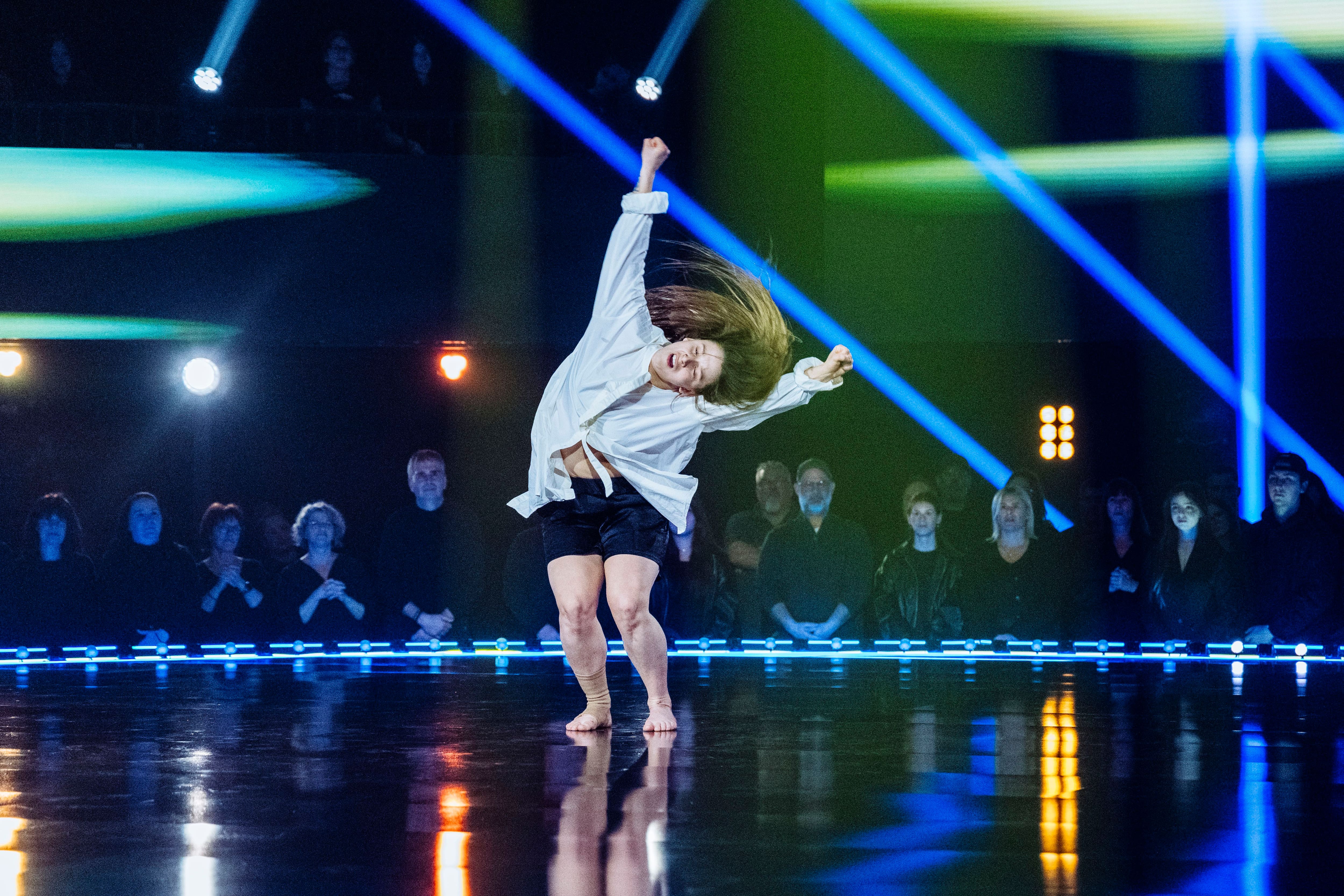 «Révolution»: un danseur se blesse en répétition, sa partenaire sauve ...