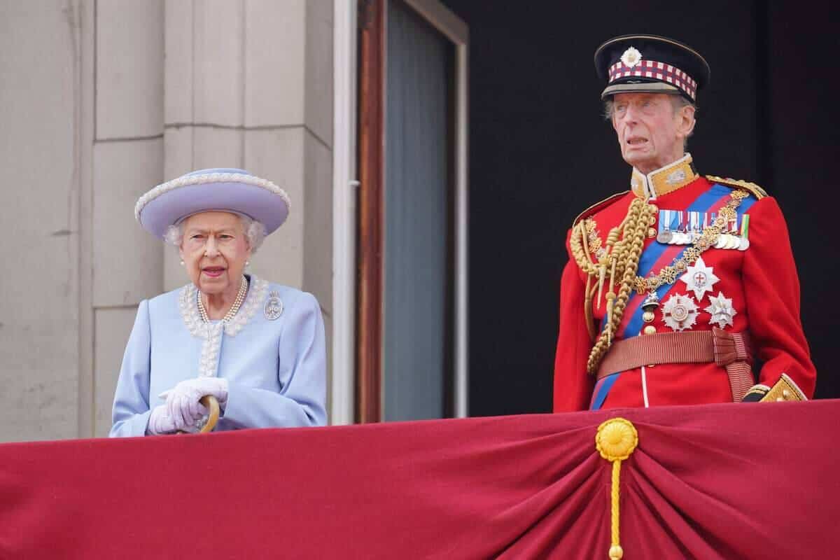 La famille royale réunie pour célébrer la reine | TVA Nouvelles