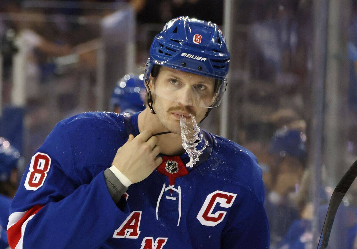 Les jours de Jacob Trouba avec les Rangers seraient comptés - TVA Sports