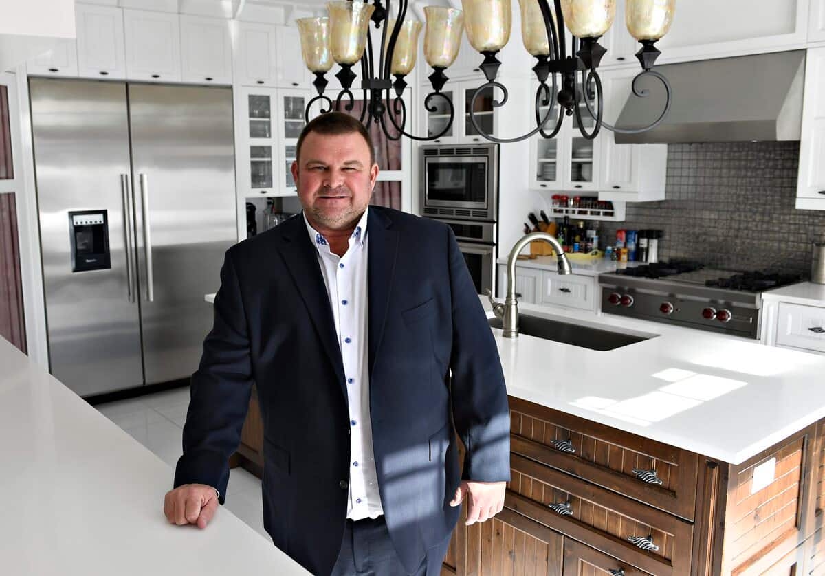 Qualinet: Éric Pichette, papa de six enfants et véritable bourreau de ...