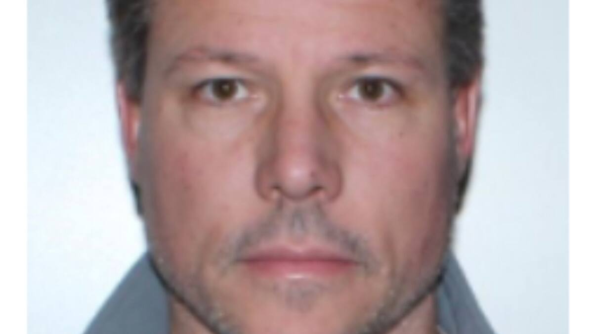Un Enseignant Et Coach Déquipes Sportives Arrêté Pour Une Série De