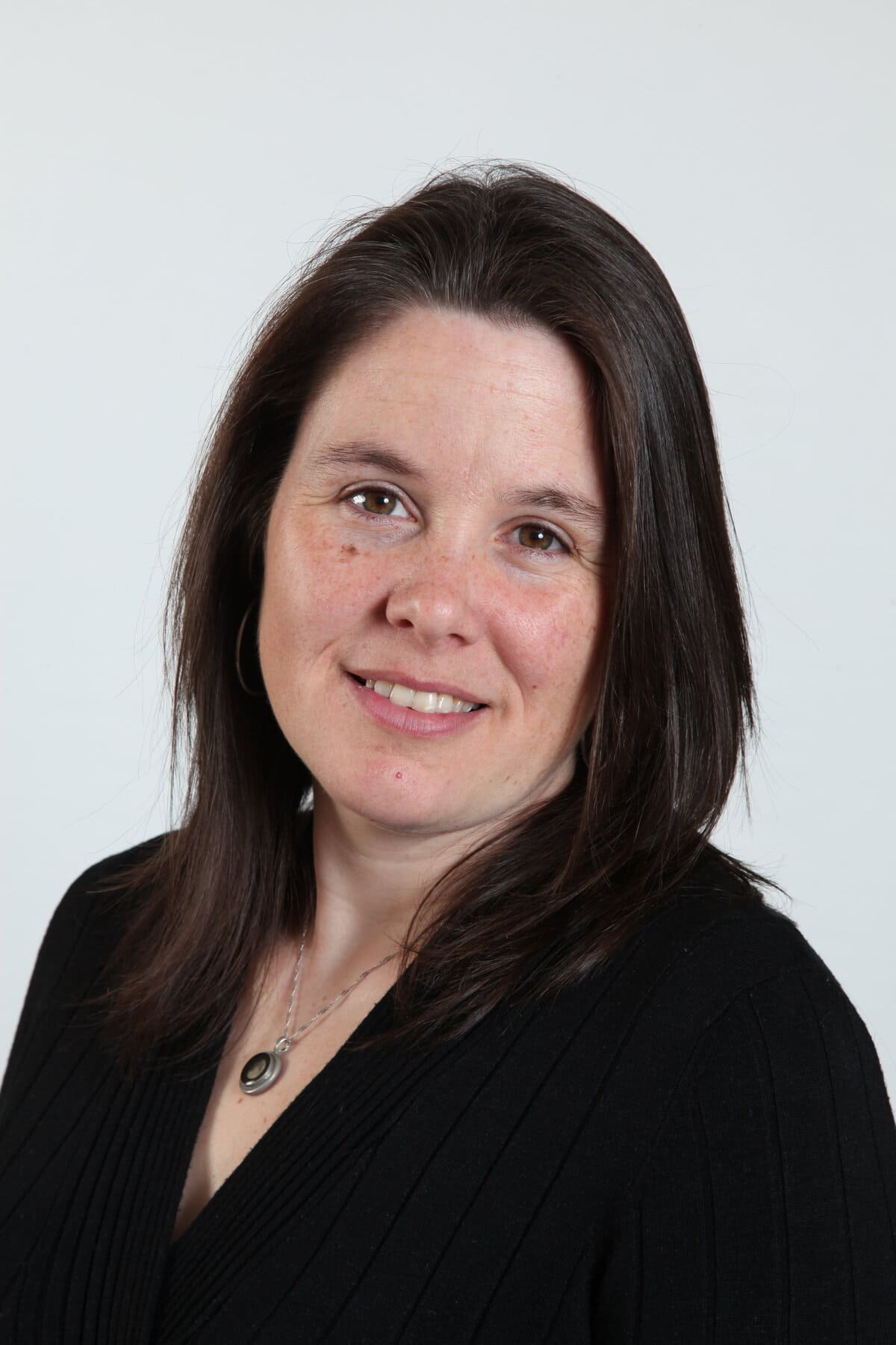 Mourir en héros: Elizabeth Tremblay campe une enquête policière dans la ...