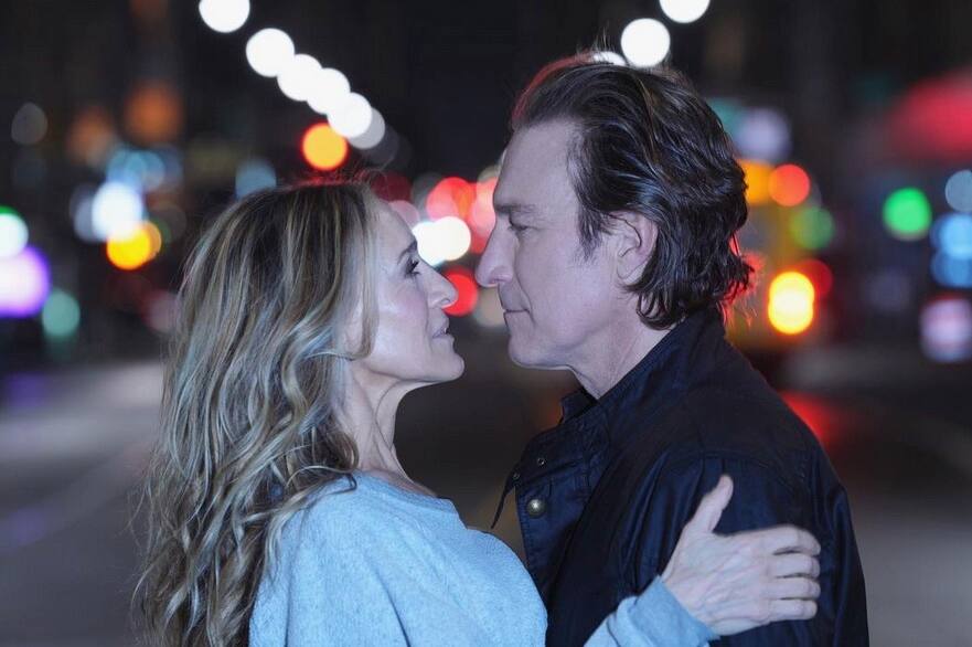 «And Just Like That...»: Un baiser entre Carrie et Aidan met le feu à ...