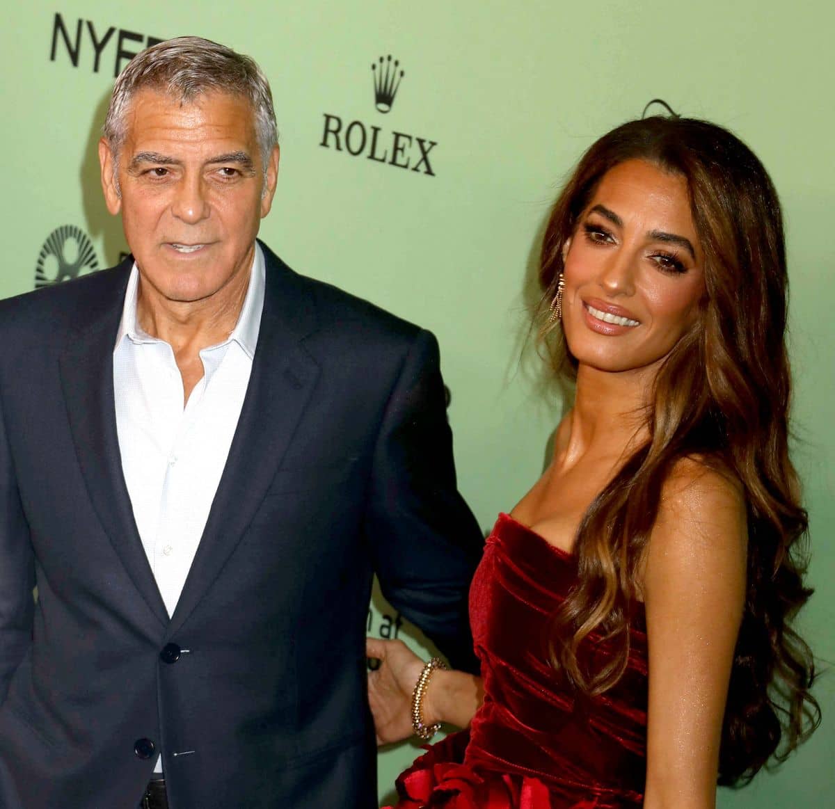 George Clooney et sa femme Amal sur le tapis rouge de «Jay Kelly» | JDM