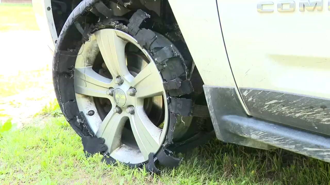 Magog: un homme traverse une piste cyclable bondée à toute vitesse avec ...