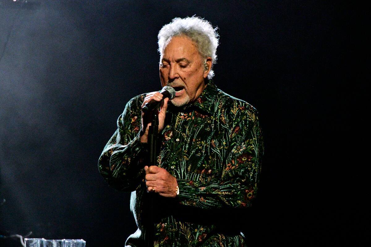 Applaudissements et cris: Sir Tom Jones accueilli en roi au Théâtre St ...