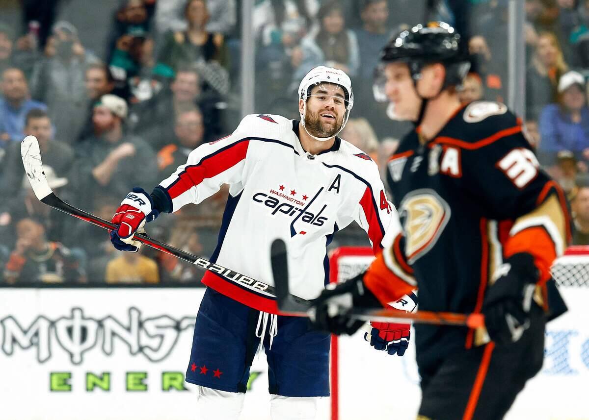 Tom Wilson célèbre en grand son 700e match | JDM