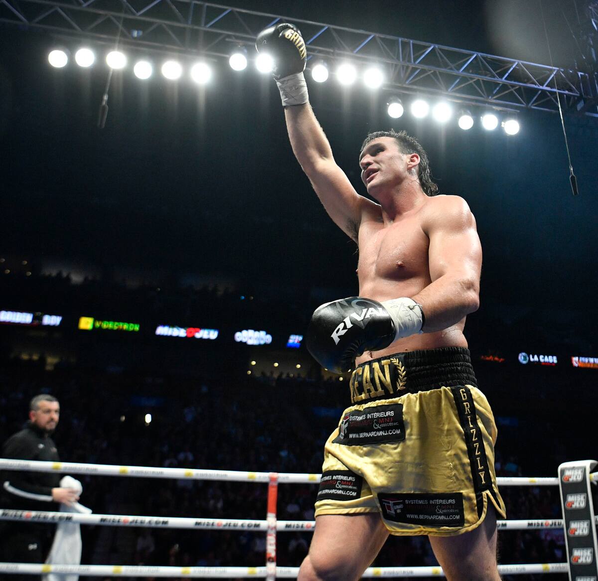 Simon Kean conserve sa ceinture | Le Journal de Montréal